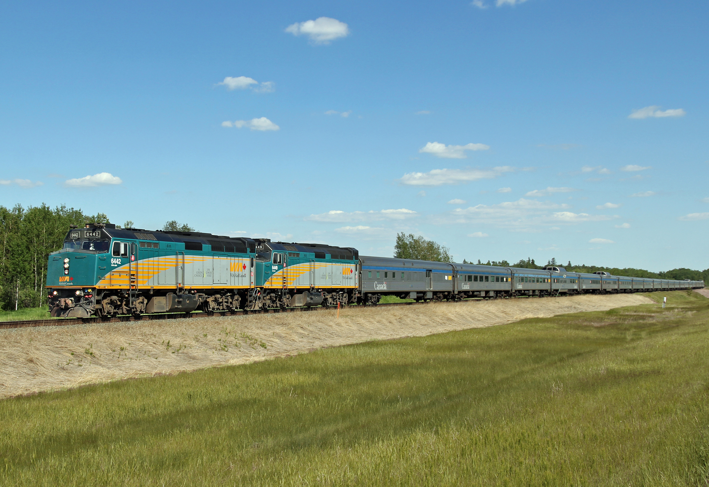 Railpictures.ca - colin arnot Photo: A late running VIA #1 is seen ...