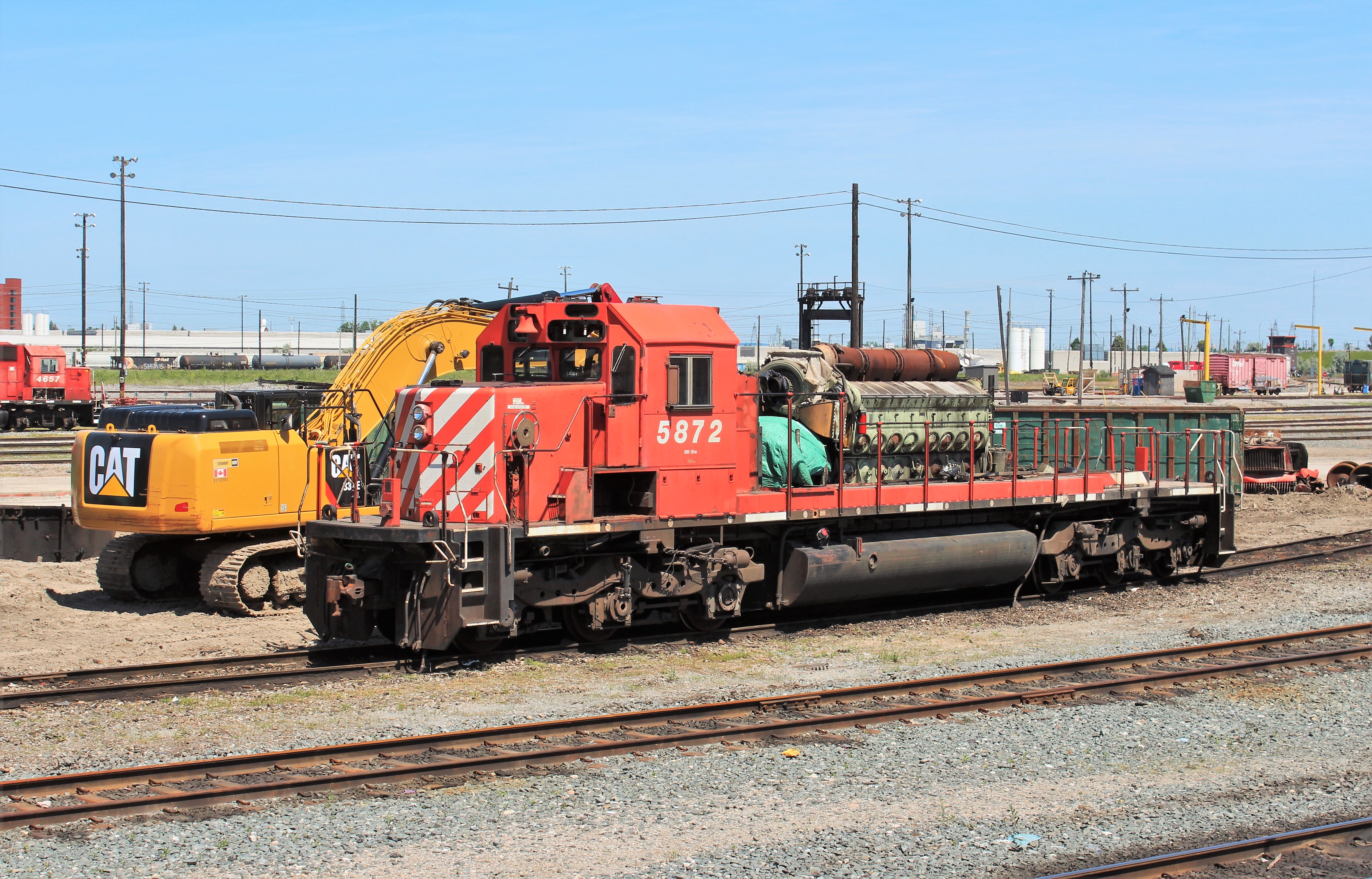 Railpictures.ca - Paul Santos Photo: 5872 has had it’s long hood ...