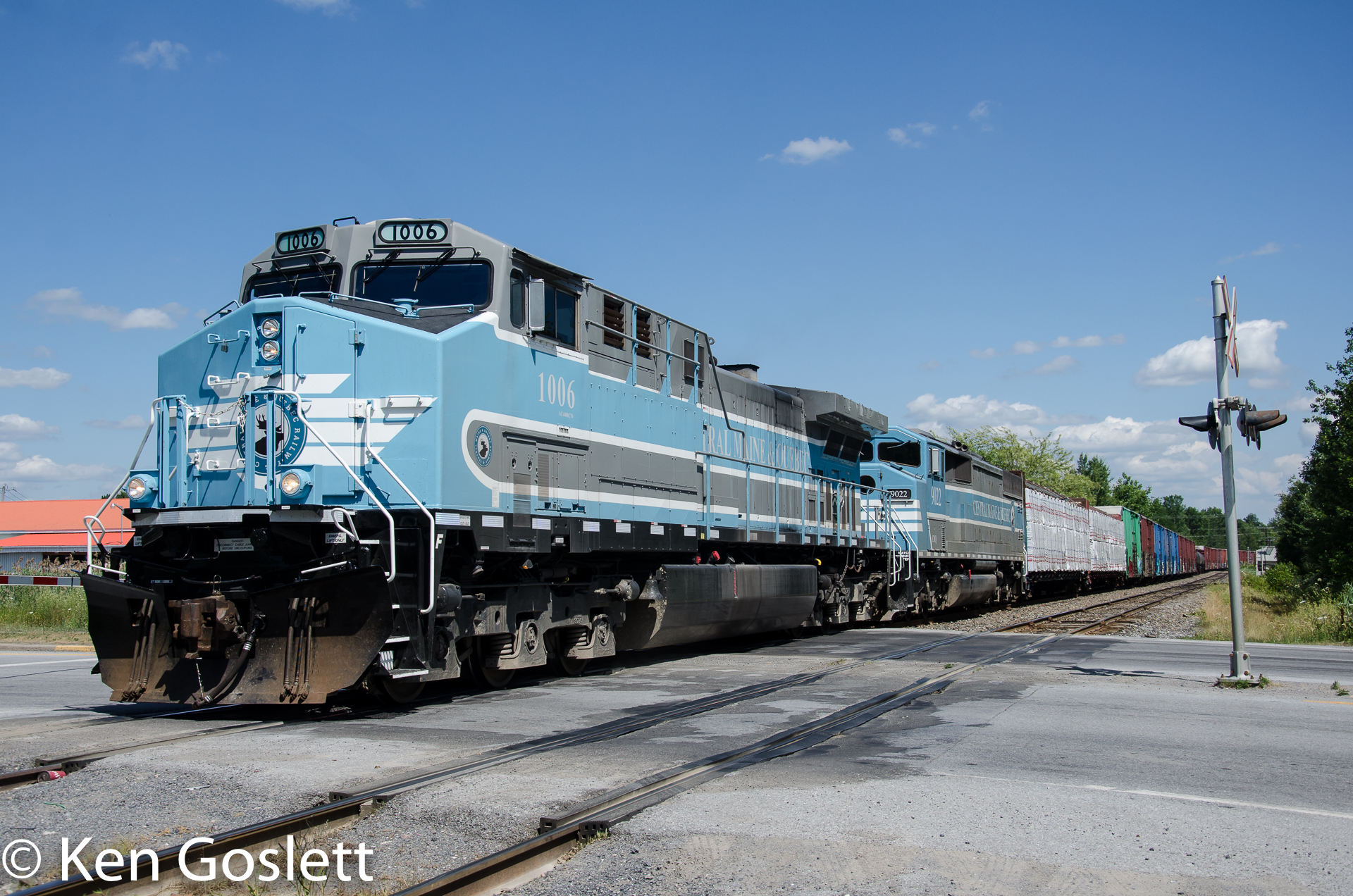 Railpictures.ca - Ken Goslett Photo: CMQ #1 pulls through Farnham on ...