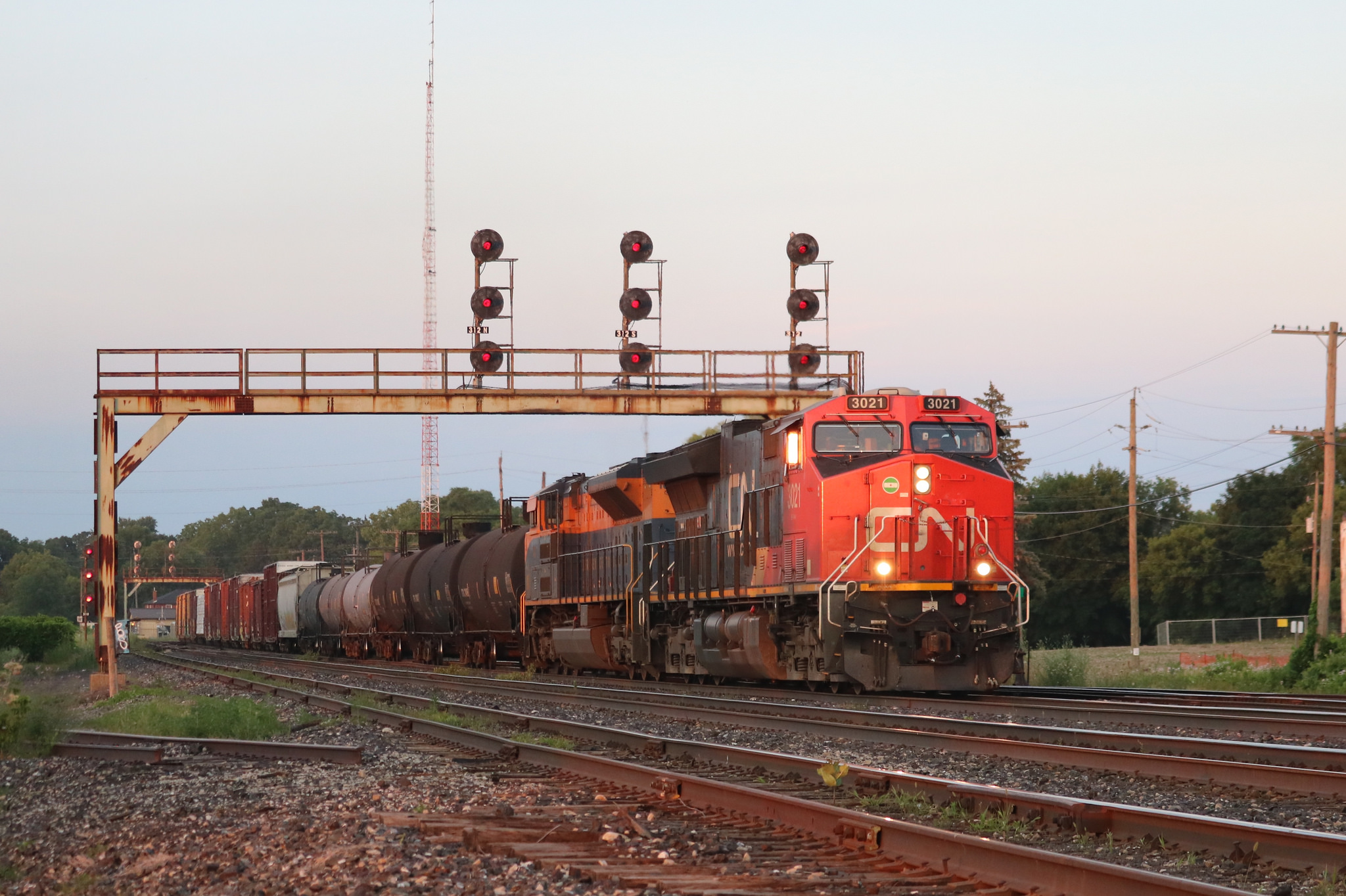 Railpictures.ca - Brian Bui Photo: The sun is setting as M383 rolls ...