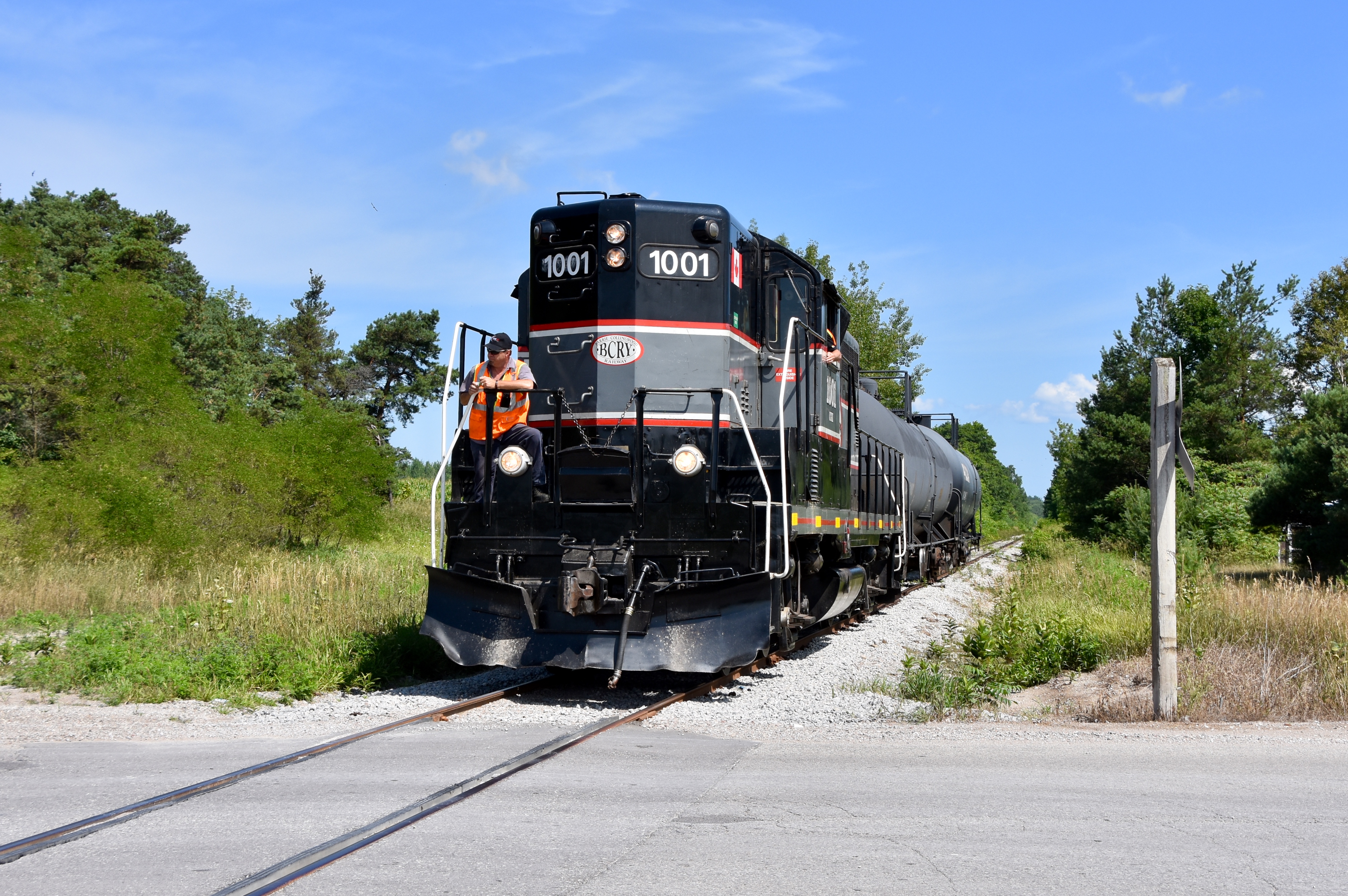 Railpictures.ca - Graydon M Johnston Photo: With conductor riding on ...