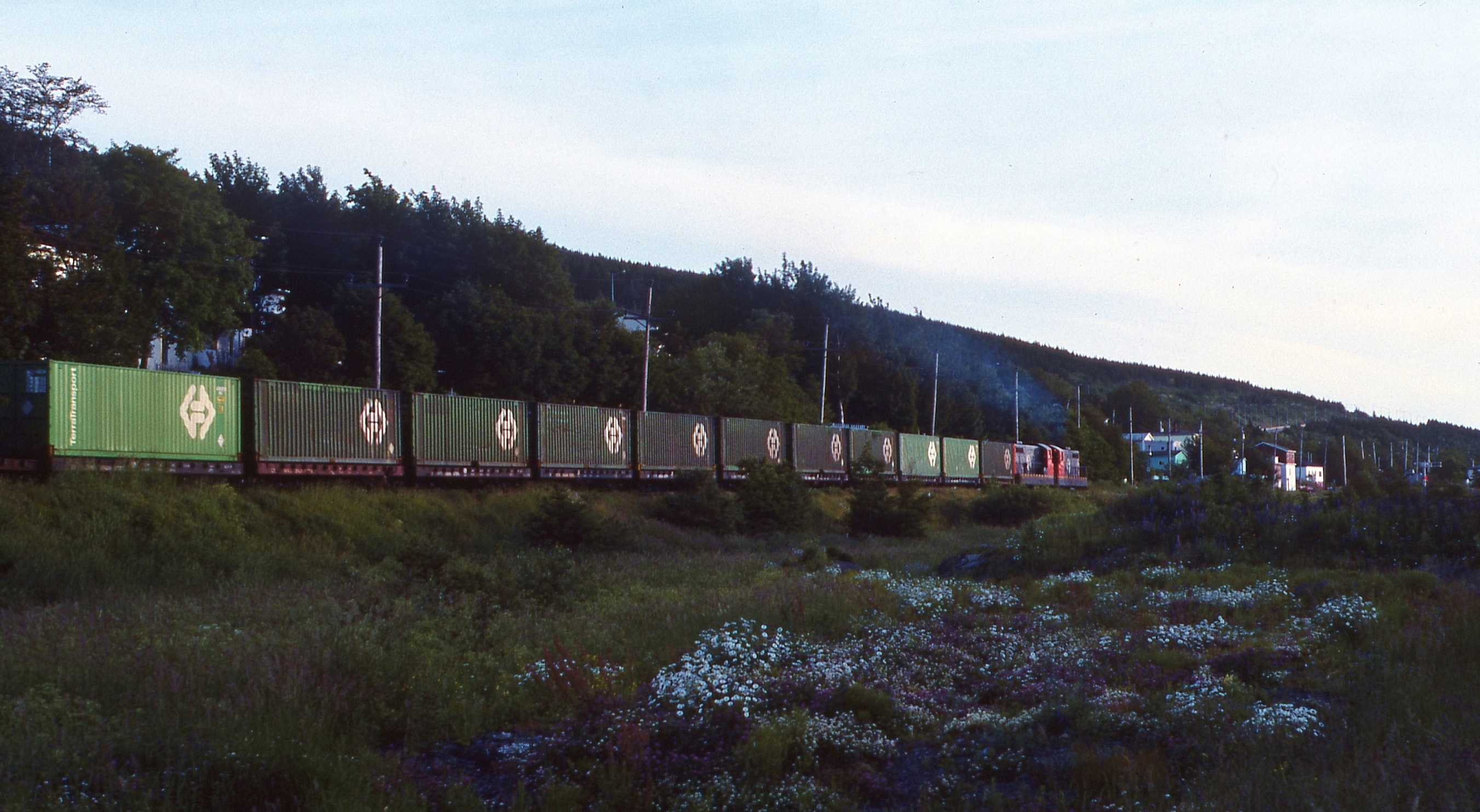 Railpictures.ca - Kenneth G. Pieroway Photo: TERRA TRANSPORT TWILIGHT ...