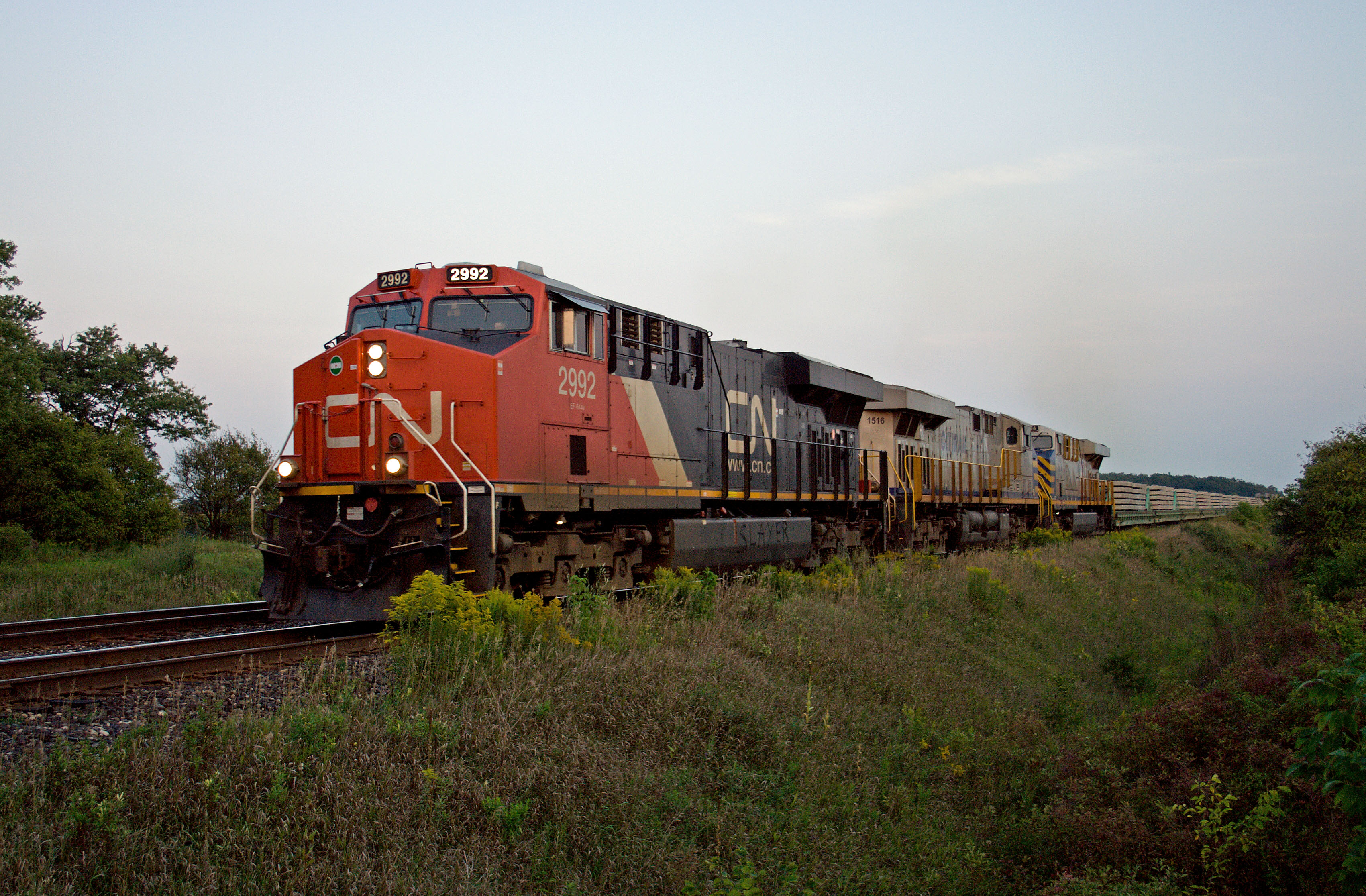 Railpictures.ca - John Eull Photo: There’s still enough light for one ...