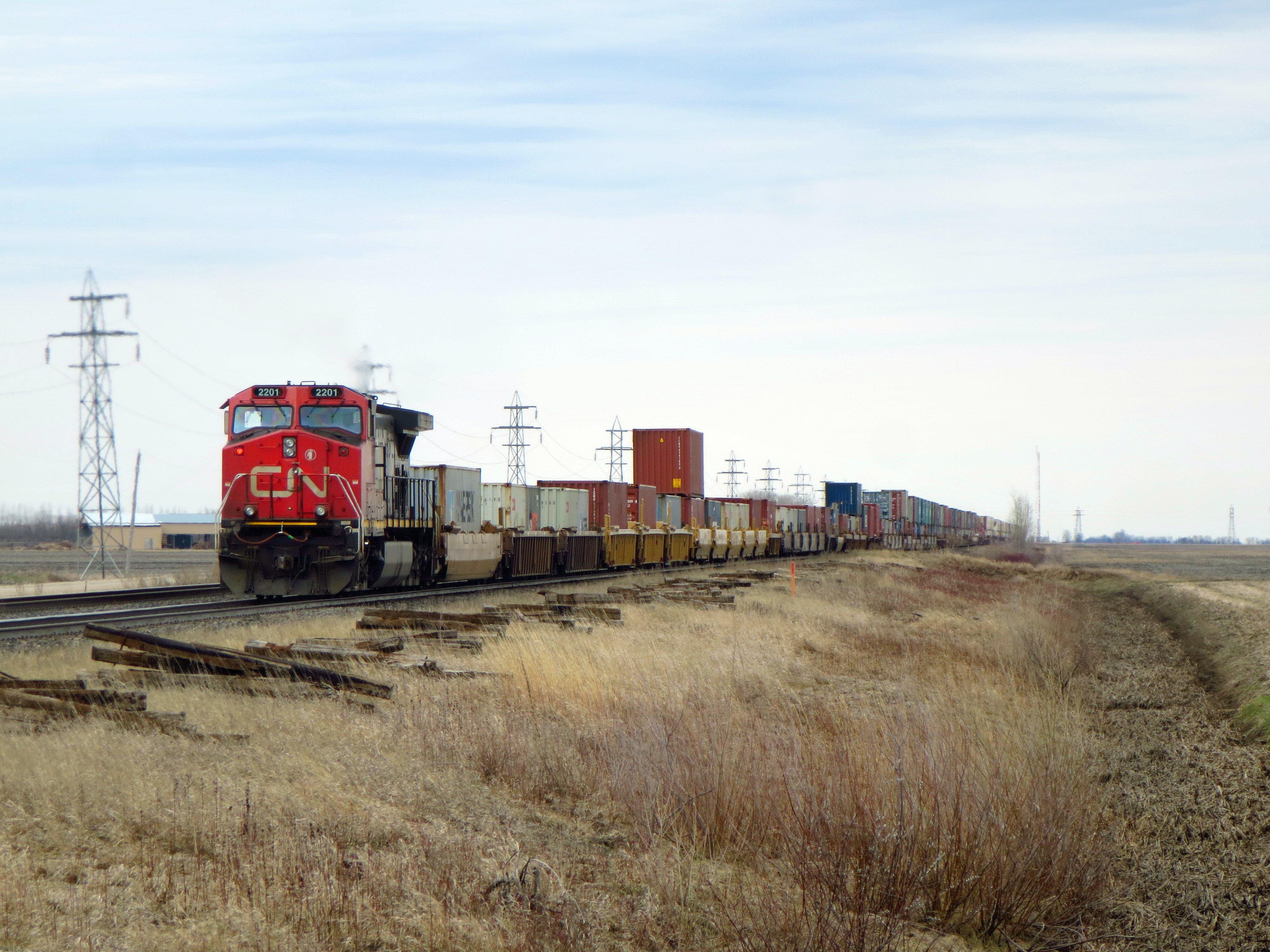 Railpictures.ca - Brad Hein Photo: CN 2201 brings up the markers on ...