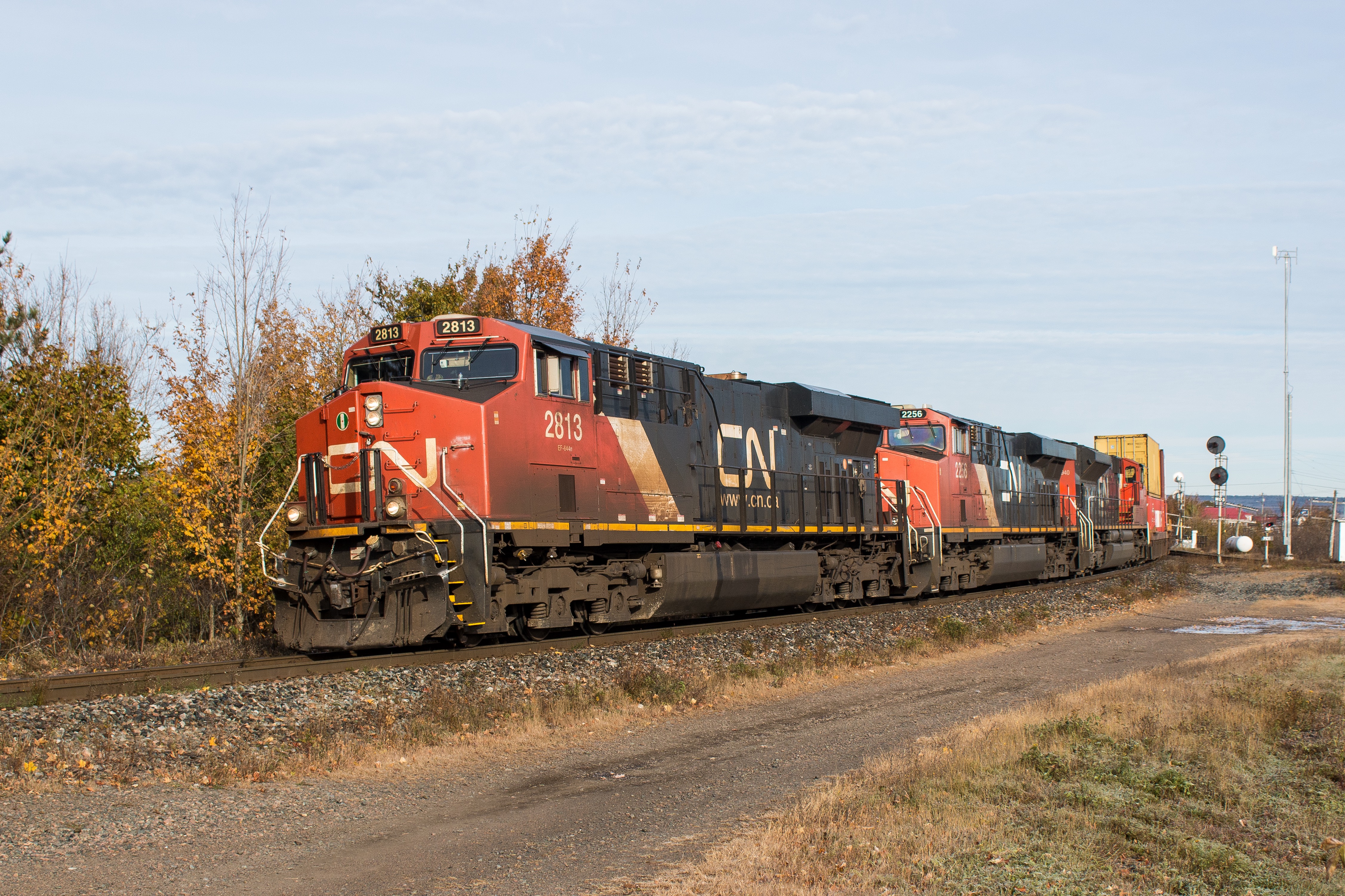 Railpictures.ca - David Hutt Photo: CN 2813 leads a stack through Truro ...