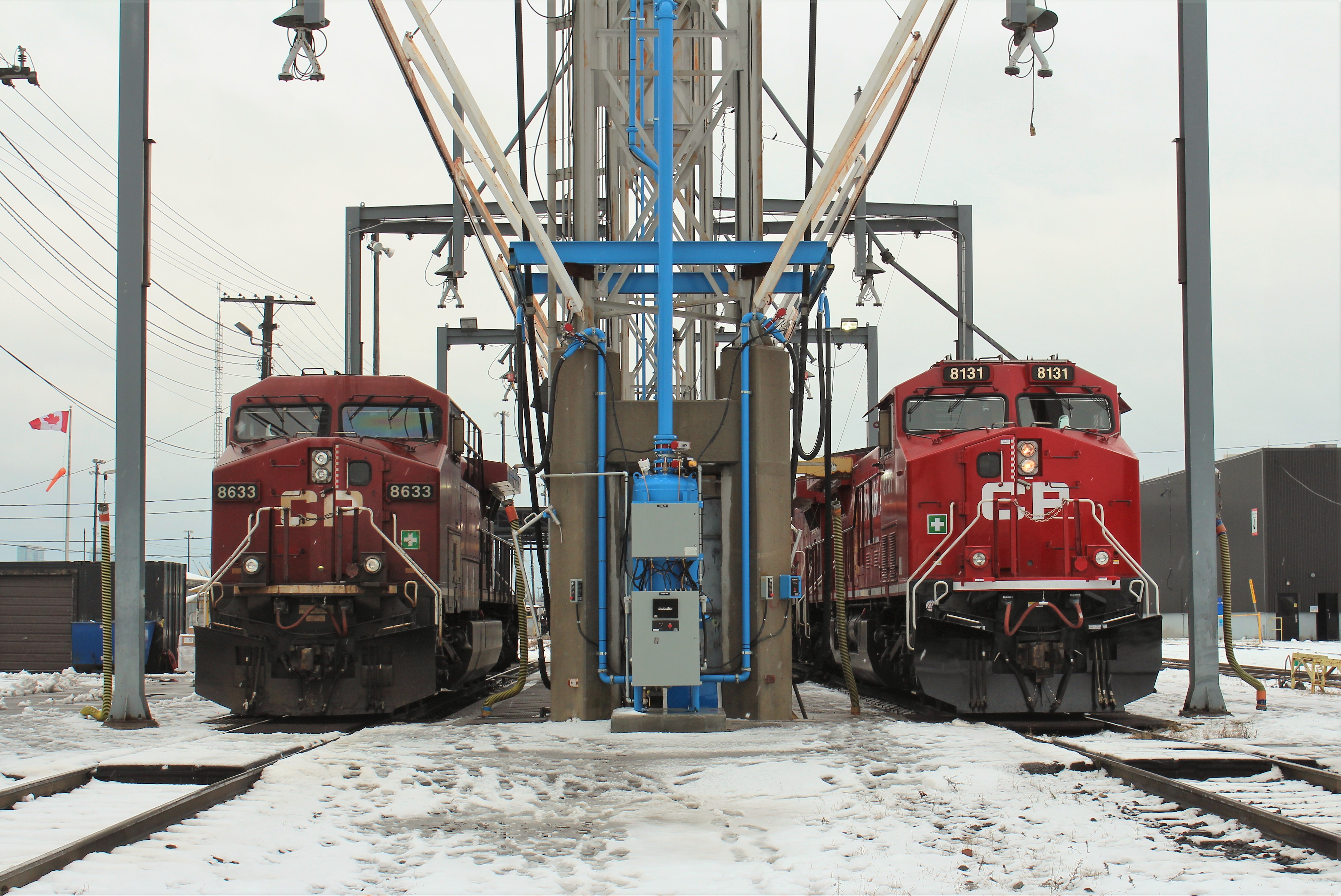 Railpictures.ca - Paul Santos Photo: AC4400 8633 poses alongside ...