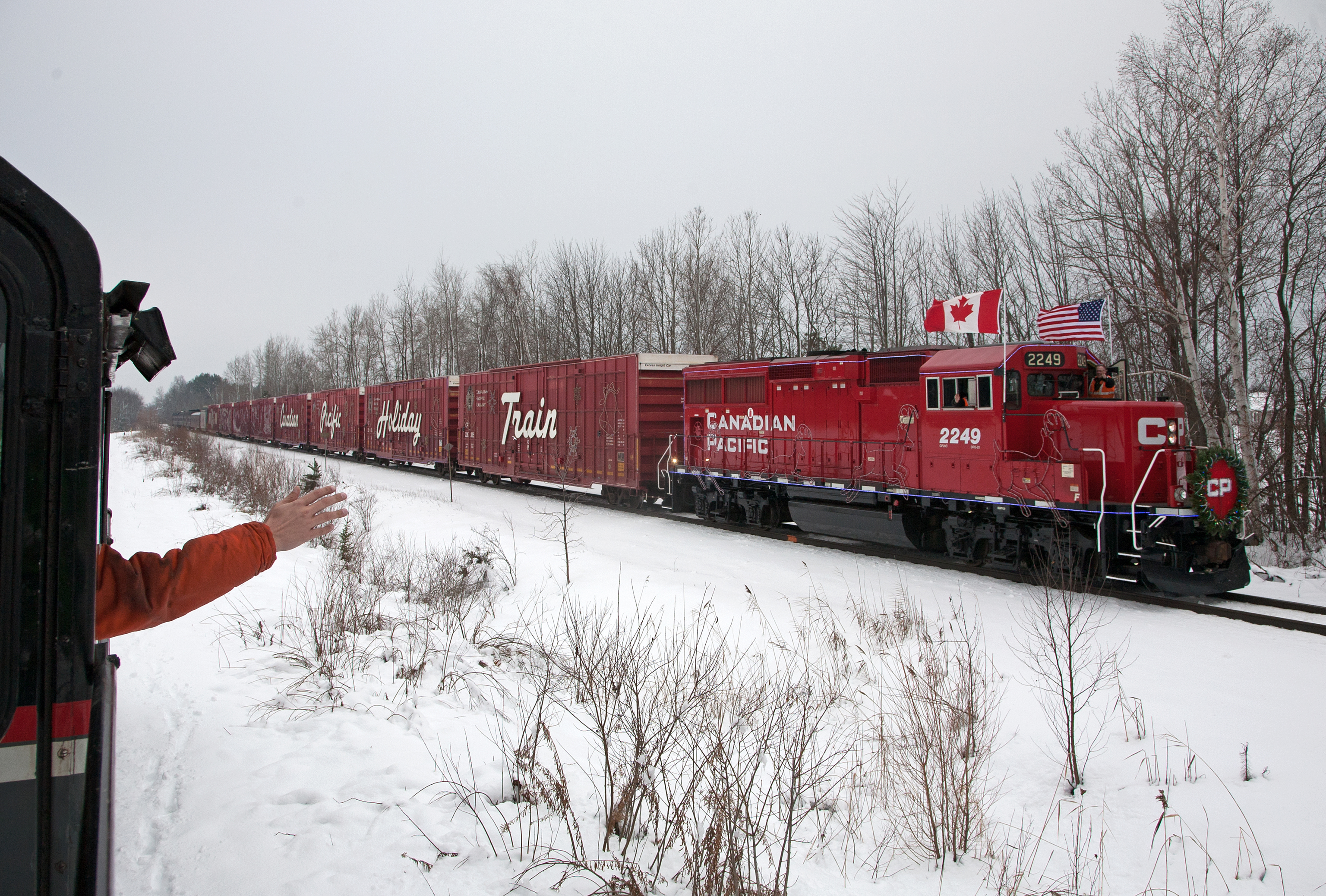 Railpictures.ca - Steve Bradley Photo: CP’s Holiday Train needs no ...