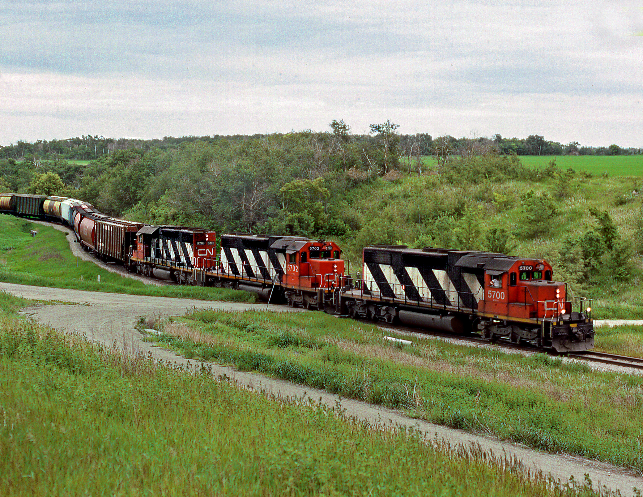 Railpictures.ca - Bill Hooper Photo: 3 ex NAR SD-38′s lead CN’s ...