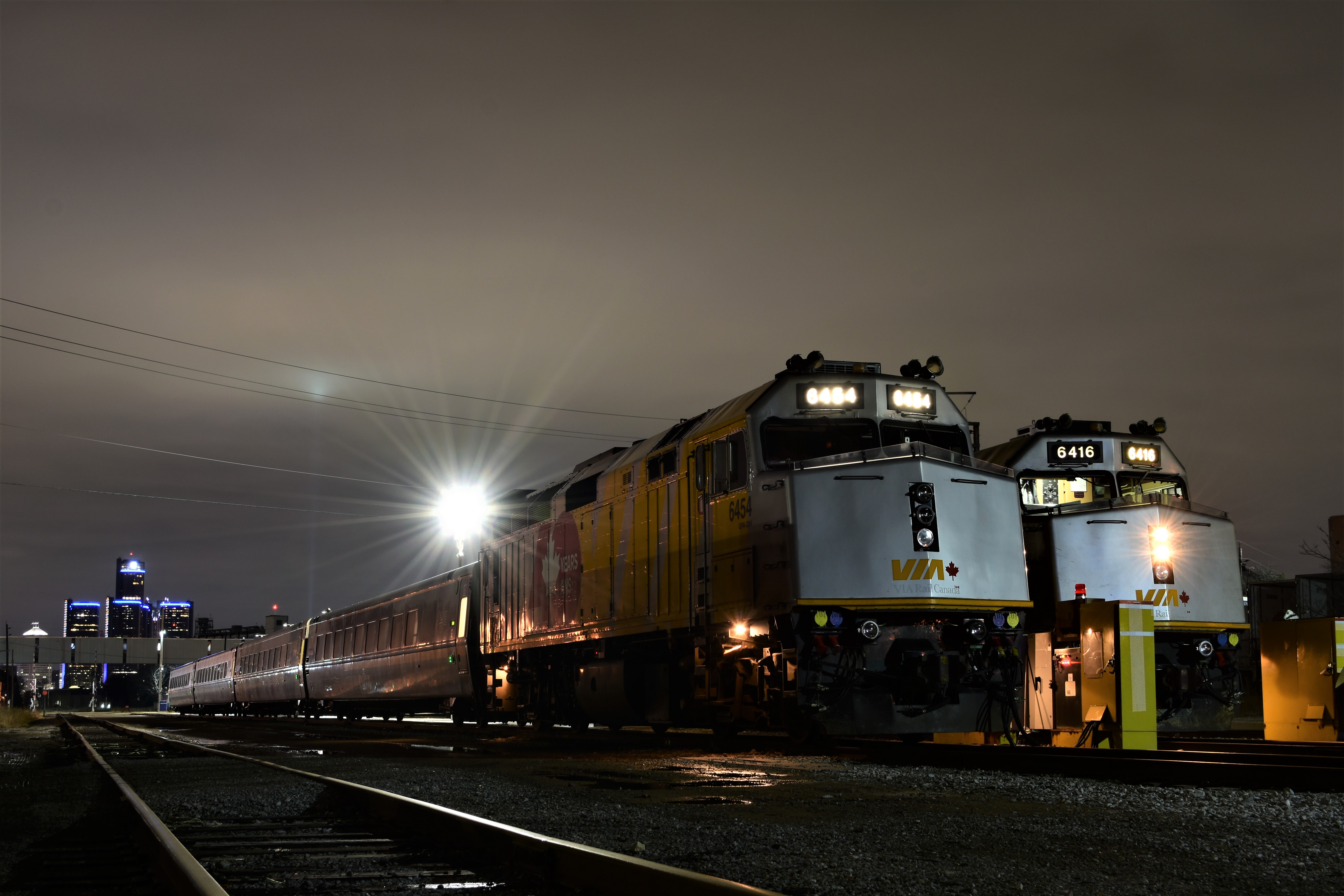 Railpictures.ca - Mitchell Gault Photo: The crew of VIA 70 gets 6416 ...