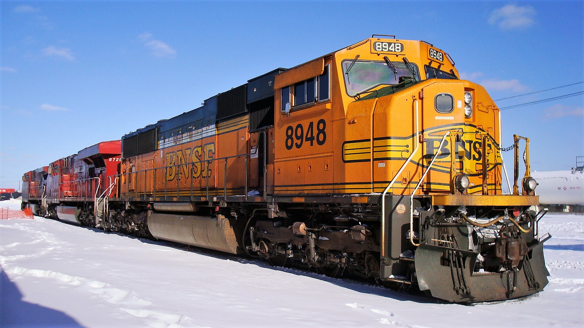 Railpictures.ca - Paul Santos Photo: BNSF SD70MAC trailing out of ...