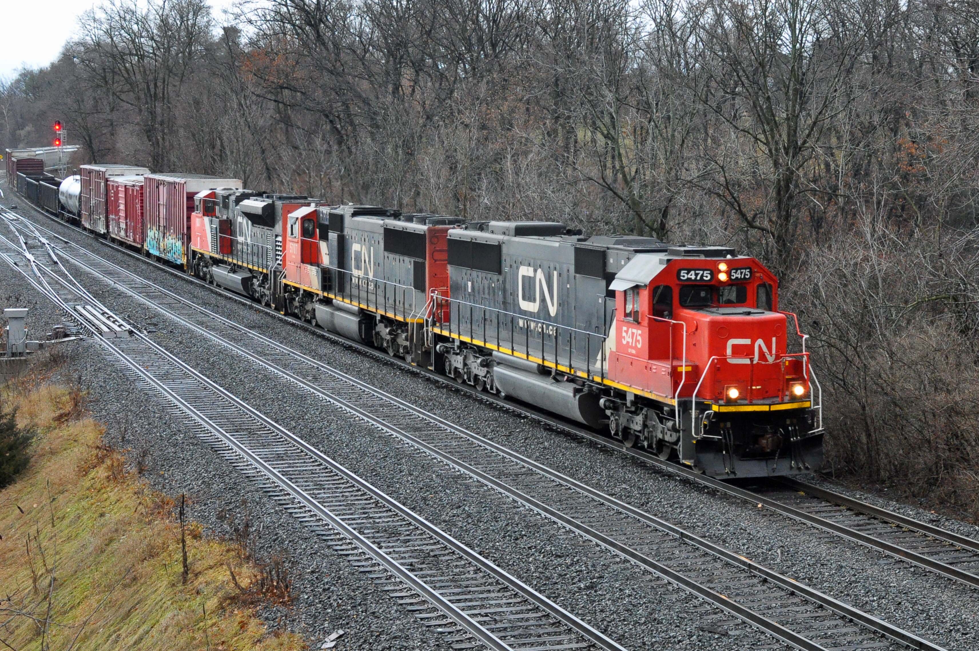 Railpictures.ca - George Redburn Photo: CNR East from Dundas ...