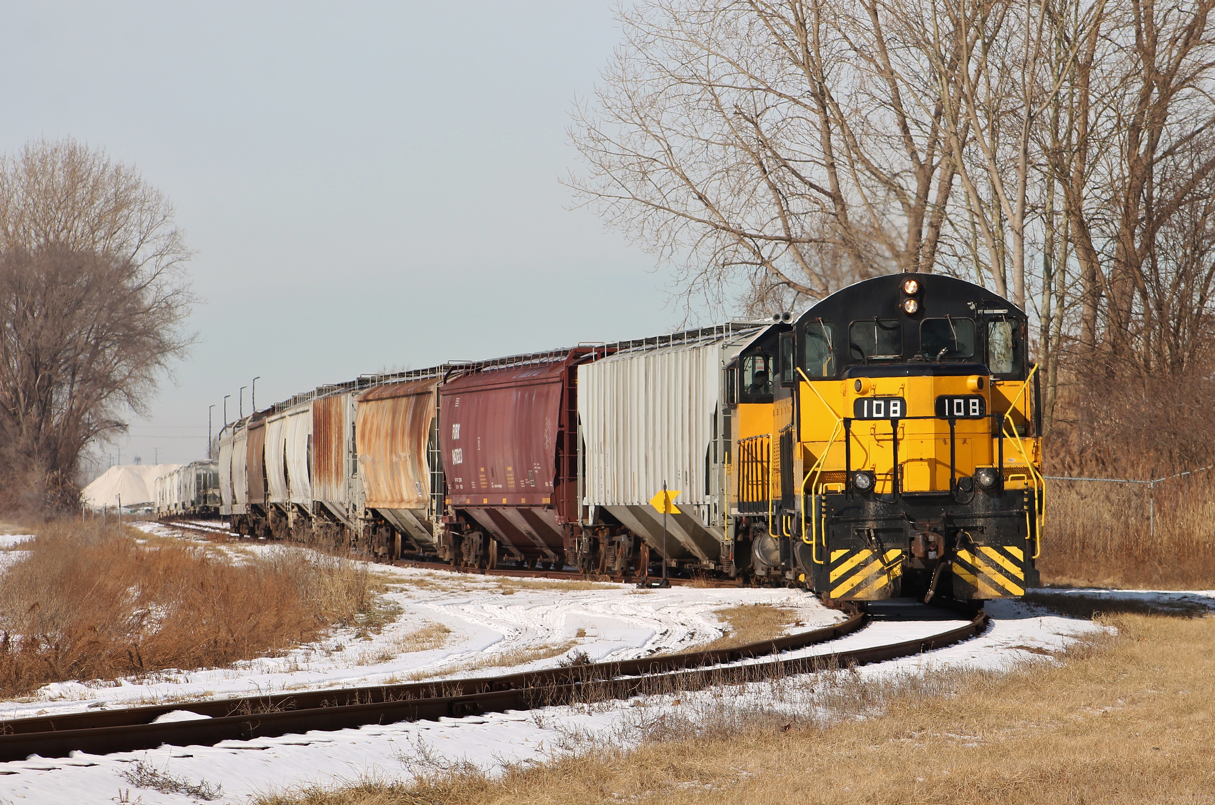 Railpictures.ca - Mike Molnar Photo: An ETR job is hard at work ...