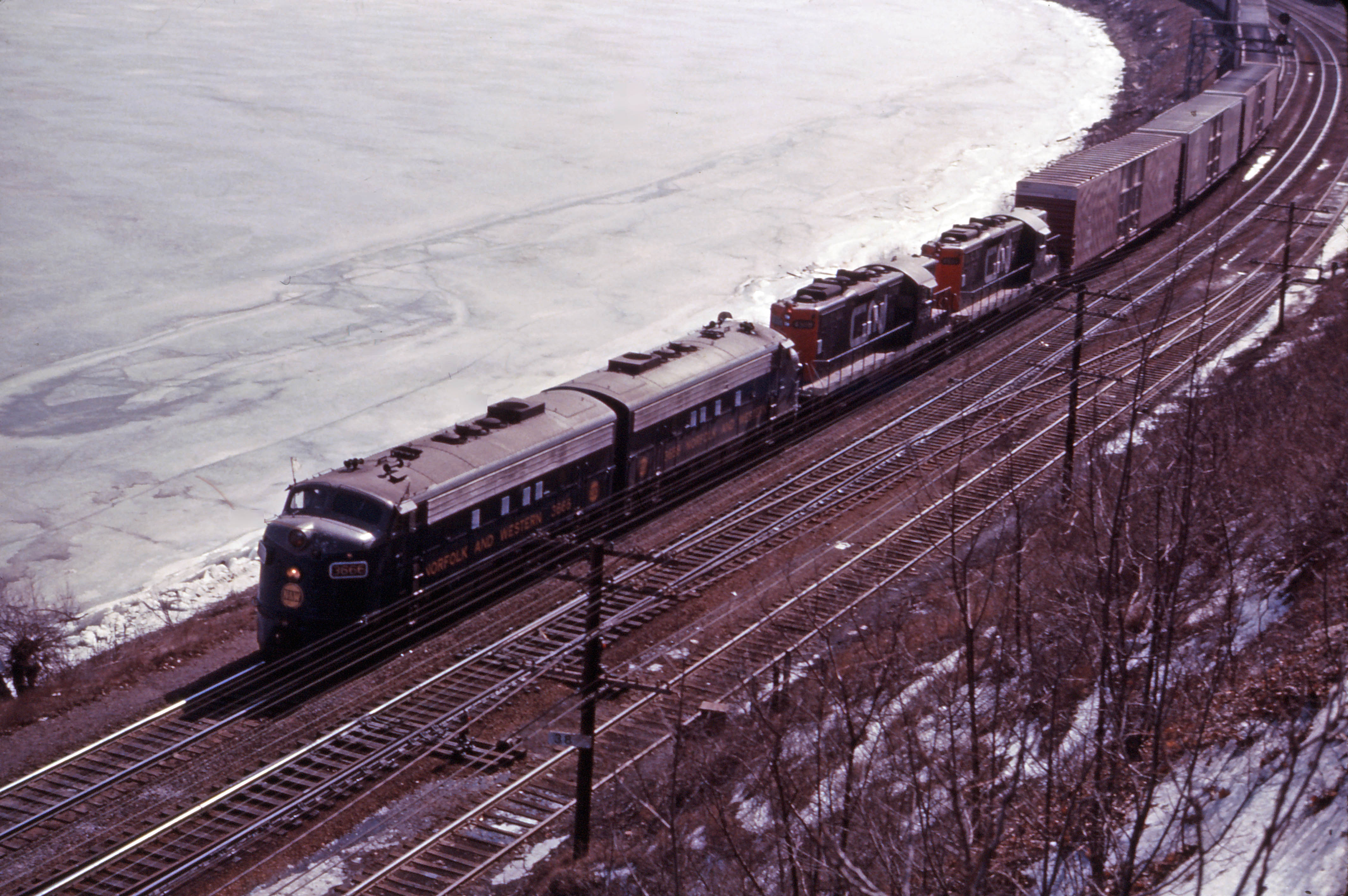 Railpictures.ca - Doug Page, Bruce Acheson collection Photo: 1967 was a ...