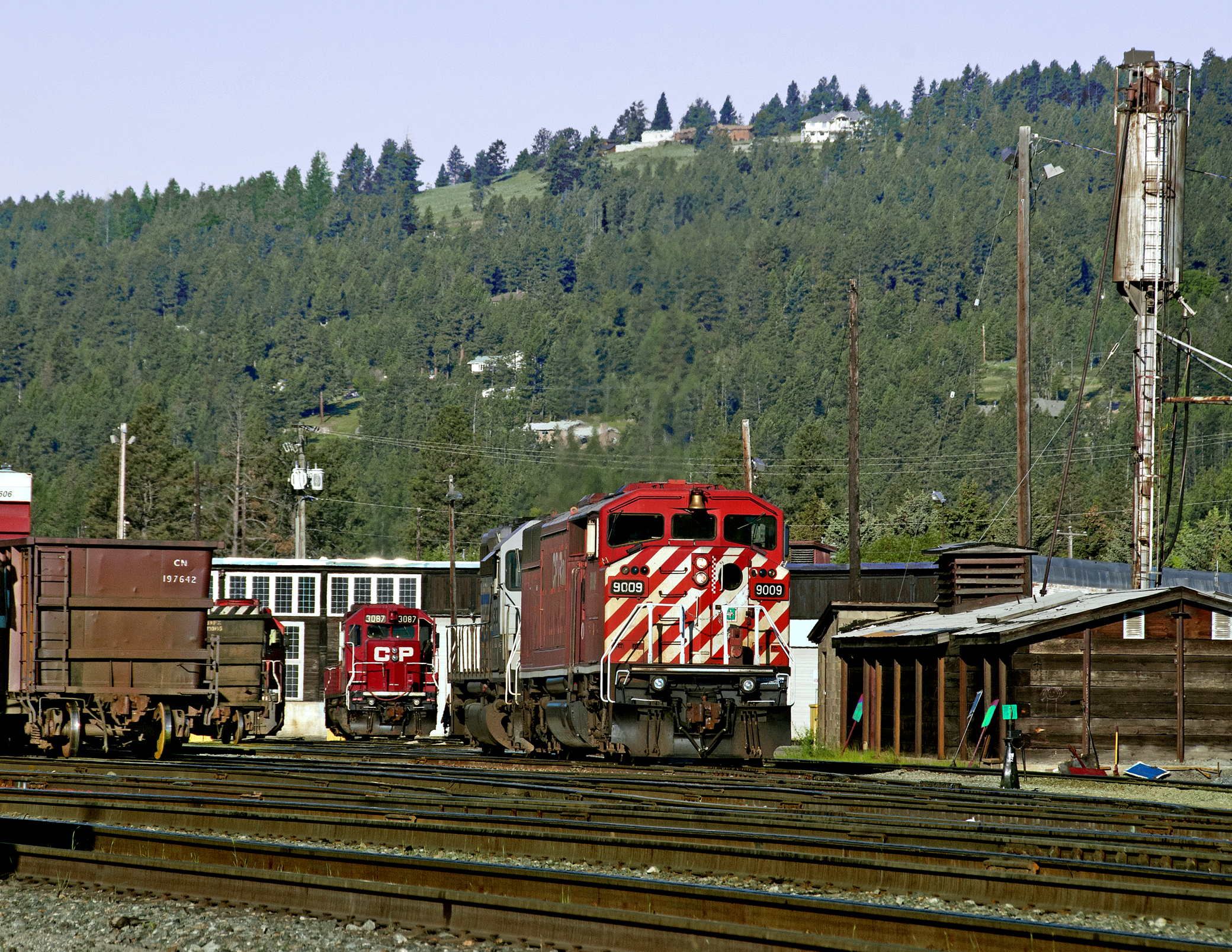 Railpictures.ca - Bill Hooper Photo: Various power sits in front of the ...