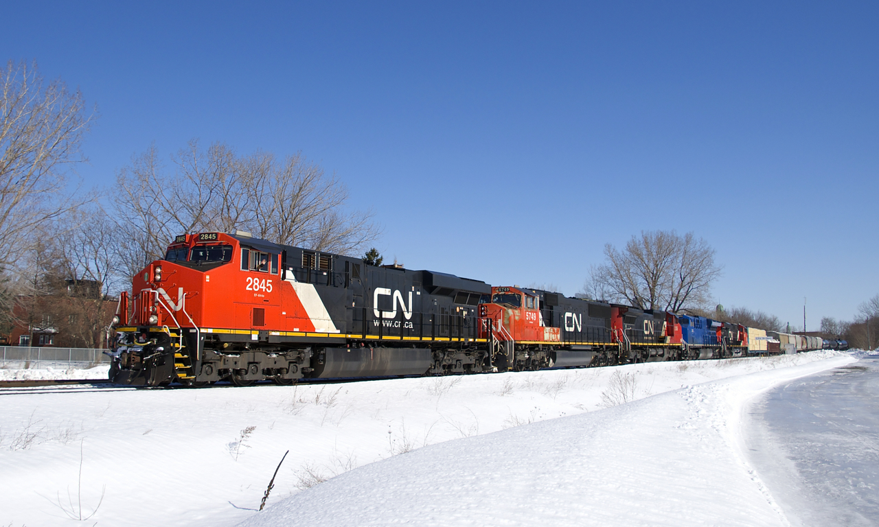 Railpictures.ca - Michael Berry Photo: CN 305 has quite a bit of power ...
