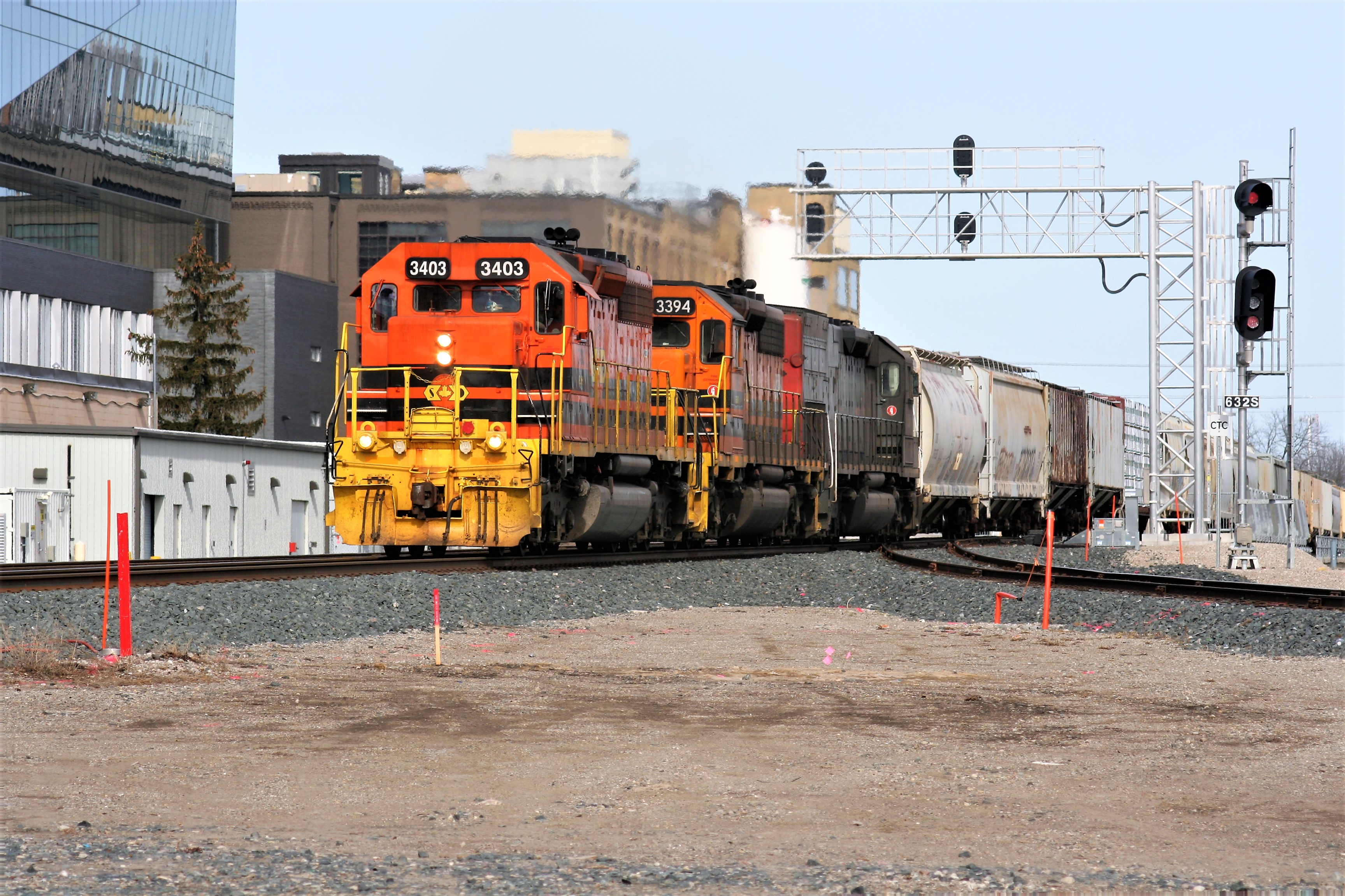 Railpictures.ca - Jason Noe Photo: With their twelfth hour on duty ...