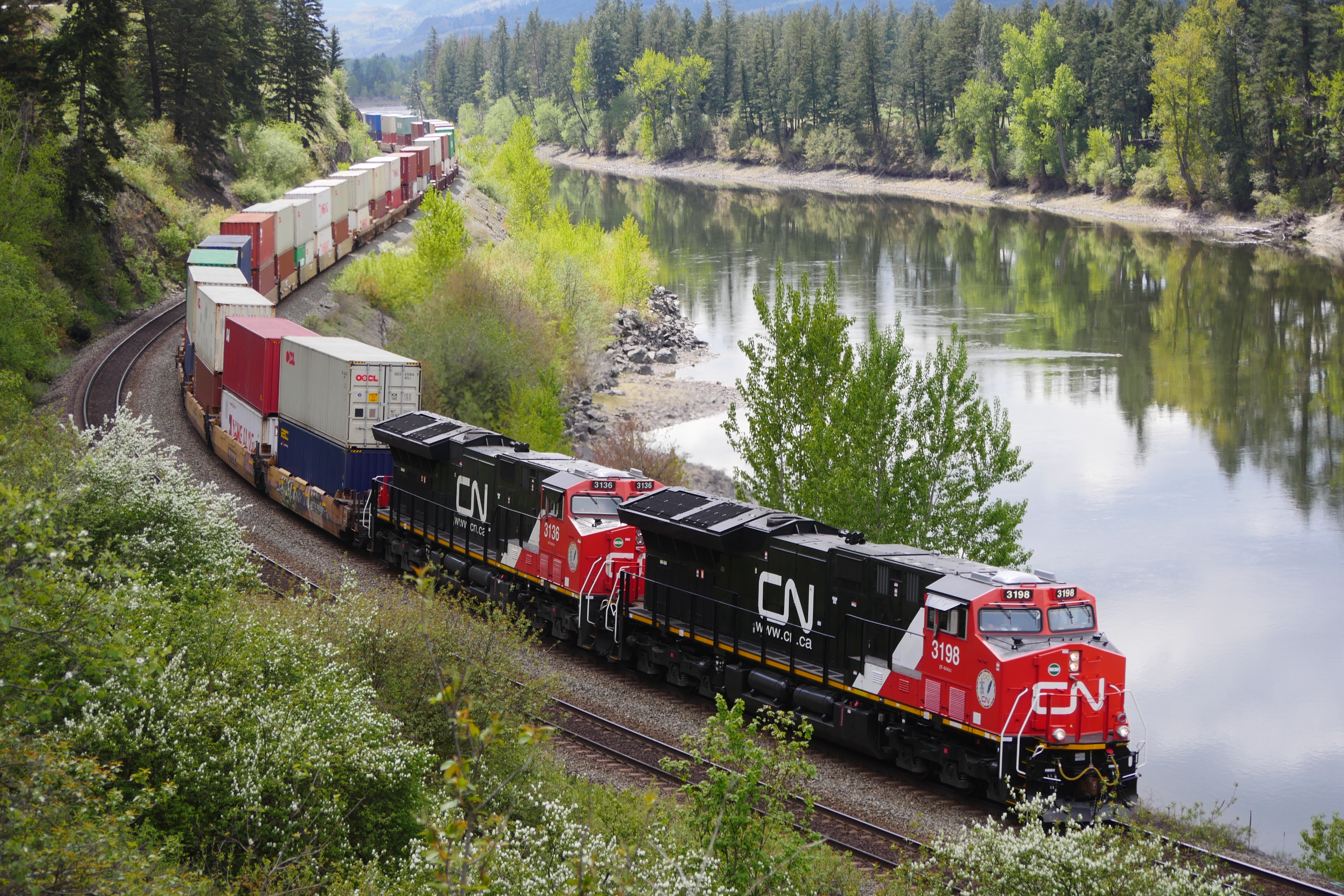 Railpictures.ca - Greg Sherwood Photo: Gliding along the North Thompson ...