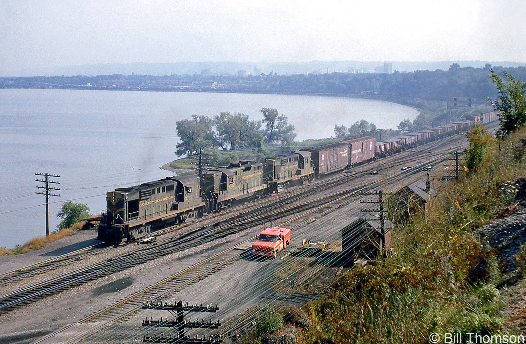 Railpictures.ca - Bill Thomson Photo: Canadian National RS18 3737 leads ...