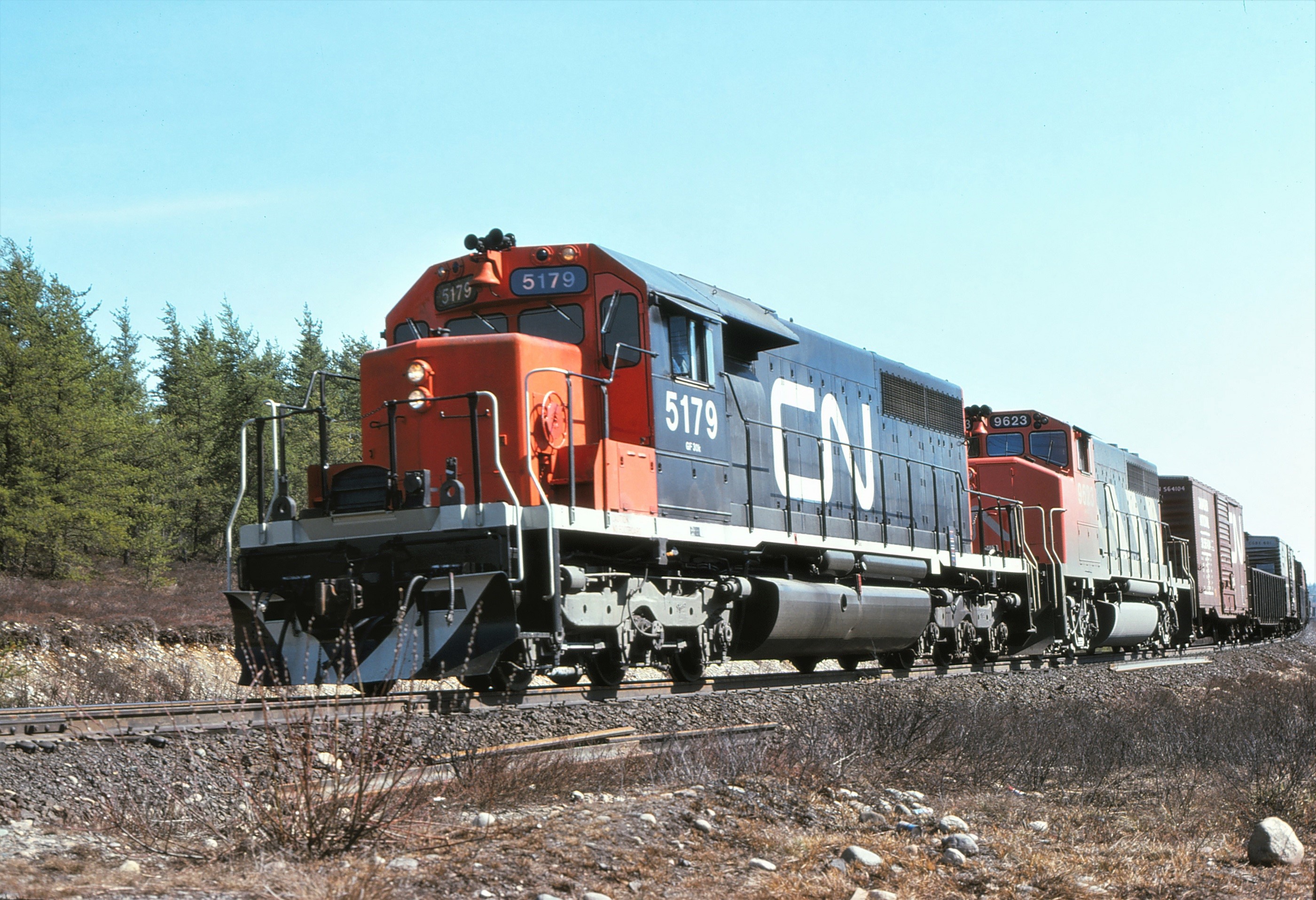 Railpictures.ca - First954 Photo: Train 309 slows to take the siding at ...