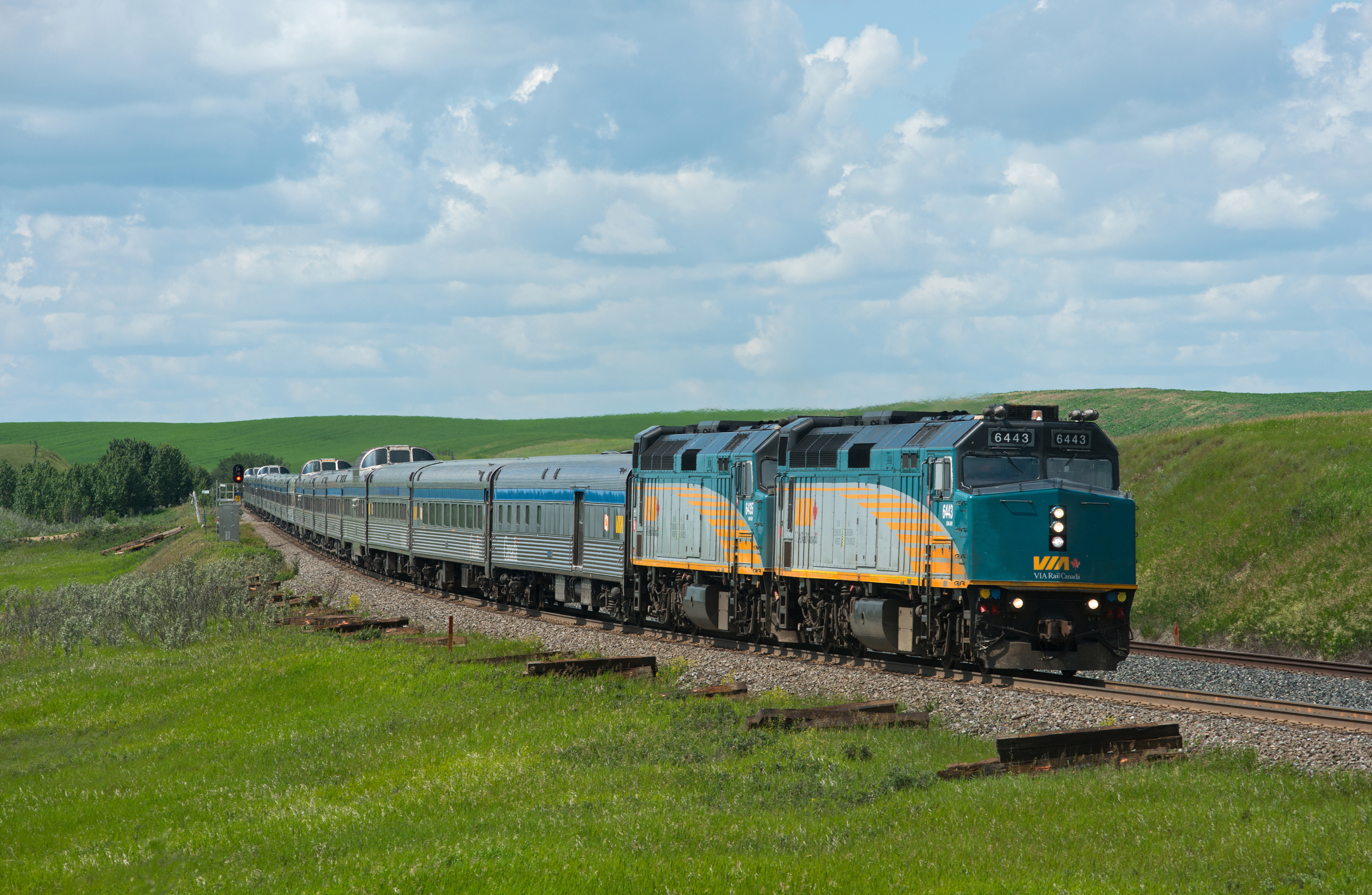 Railpictures.ca - Matt Watson Photo: Ten hours late, but still looking ...