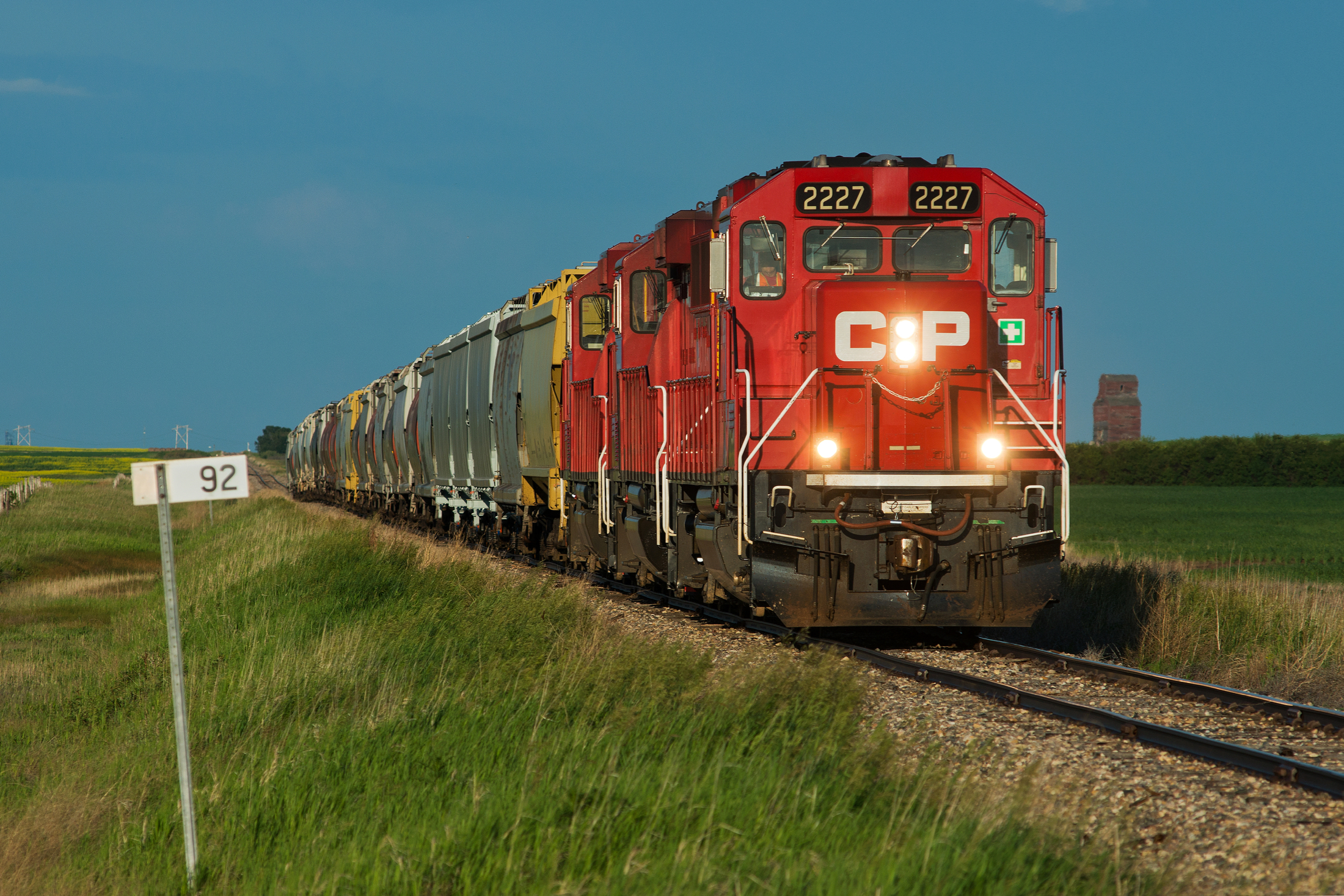Railpictures.ca - Matt Watson Photo: Modern day branchline power rolls ...