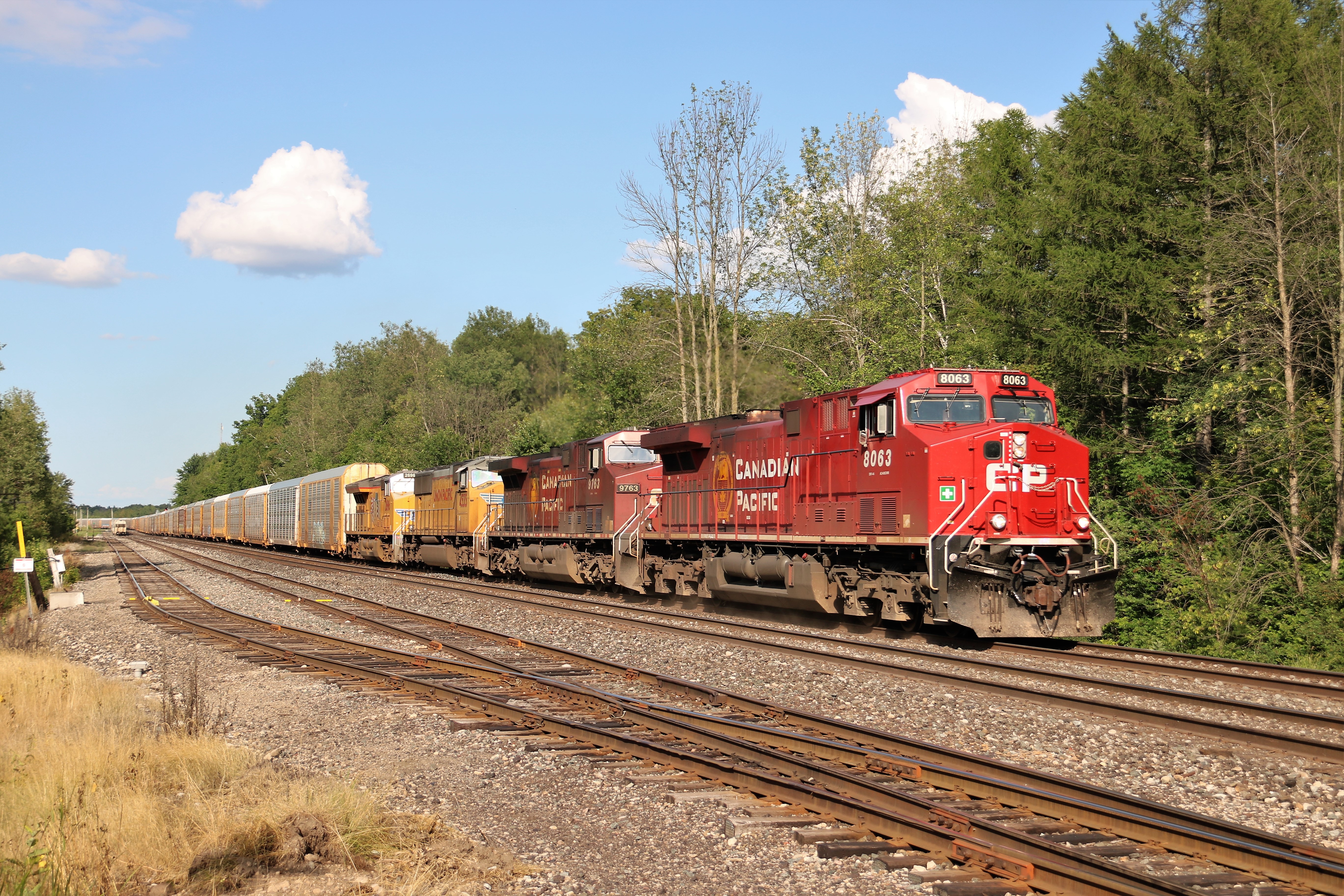 Railpictures.ca - Bill Purdy Photo: The sun poked out from the clouds ...