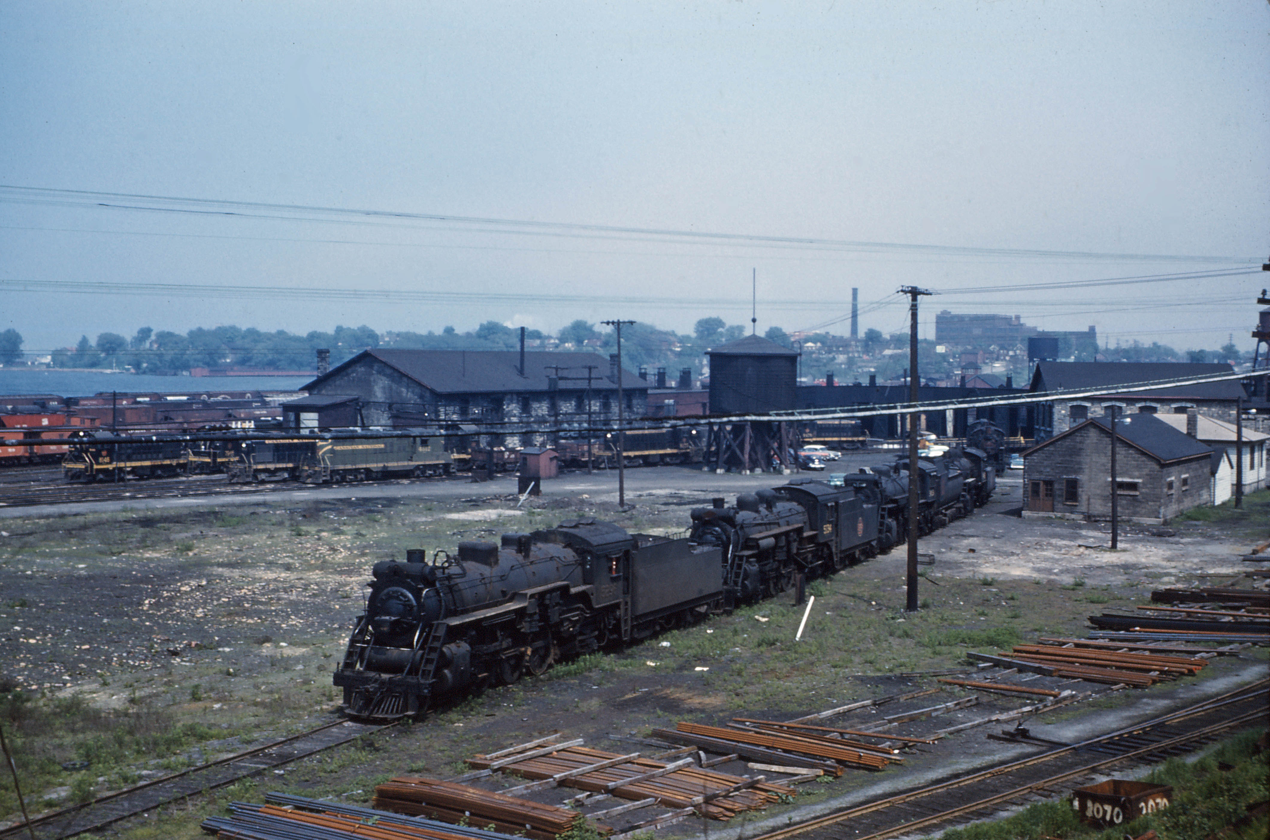 Railpictures.ca - Doug Page Photo: In early 1960, there were long lines ...