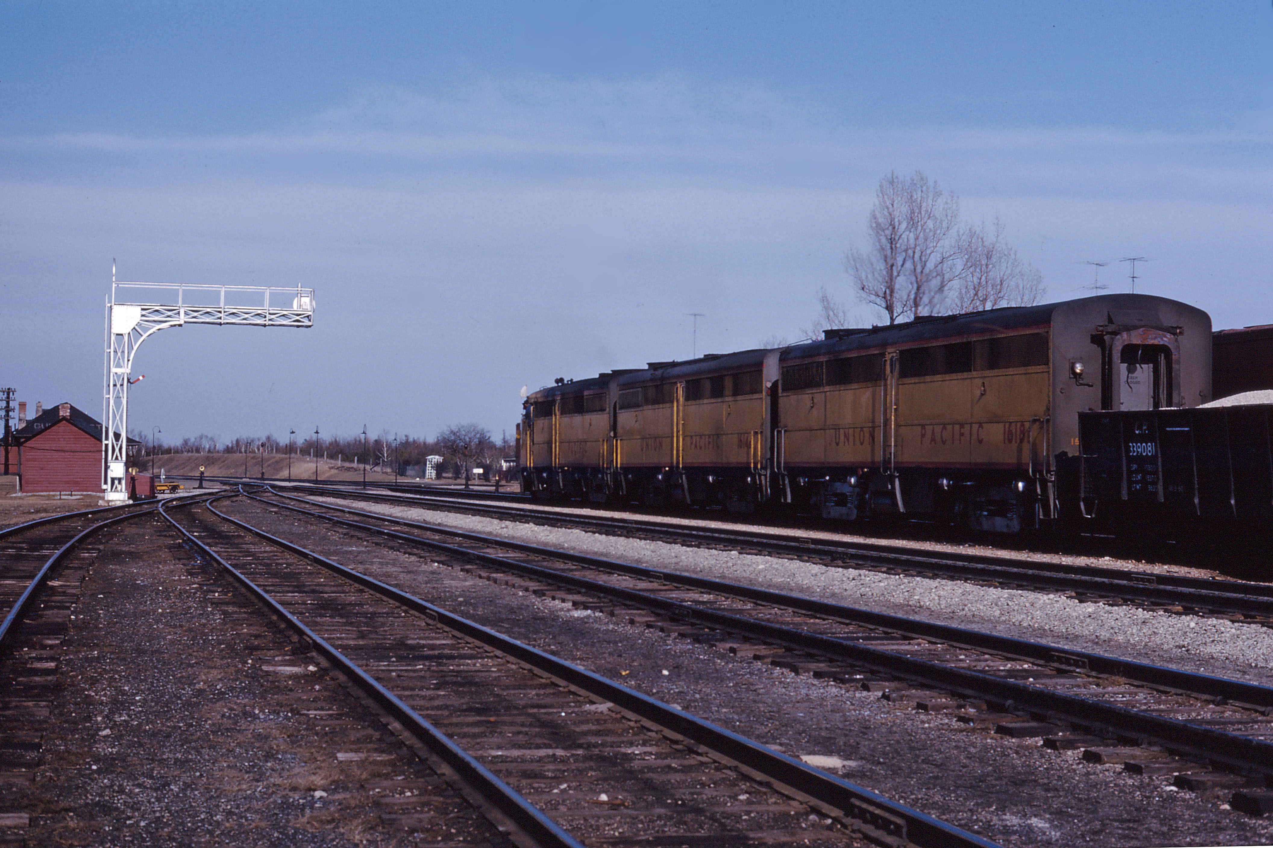 Railpictures.ca - Doug Page Photo: A trio of leased Union Pacific cab ...