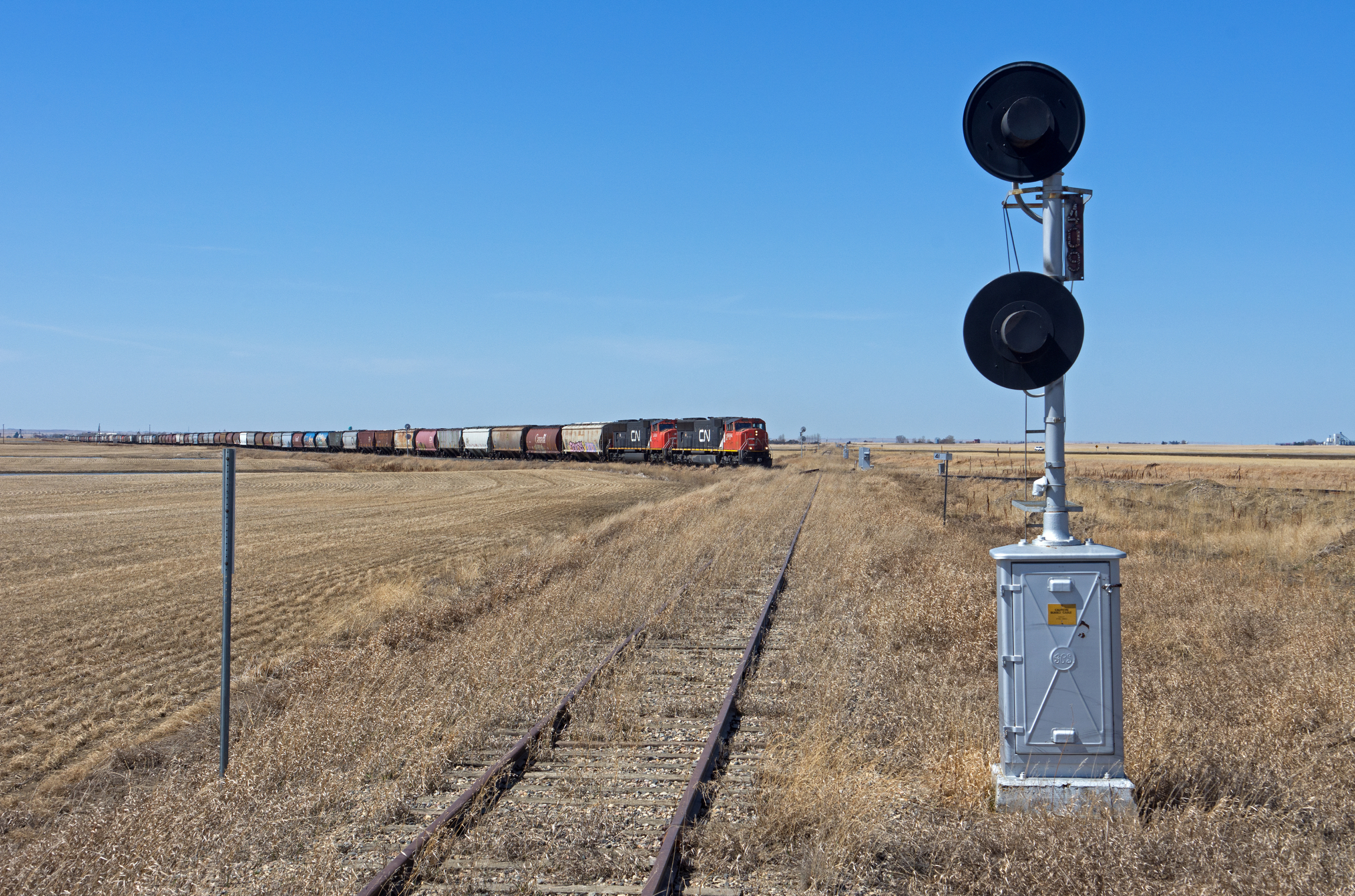 Railpictures.ca - Matt Watson Photo: CN# 540 is about to cross the long ...