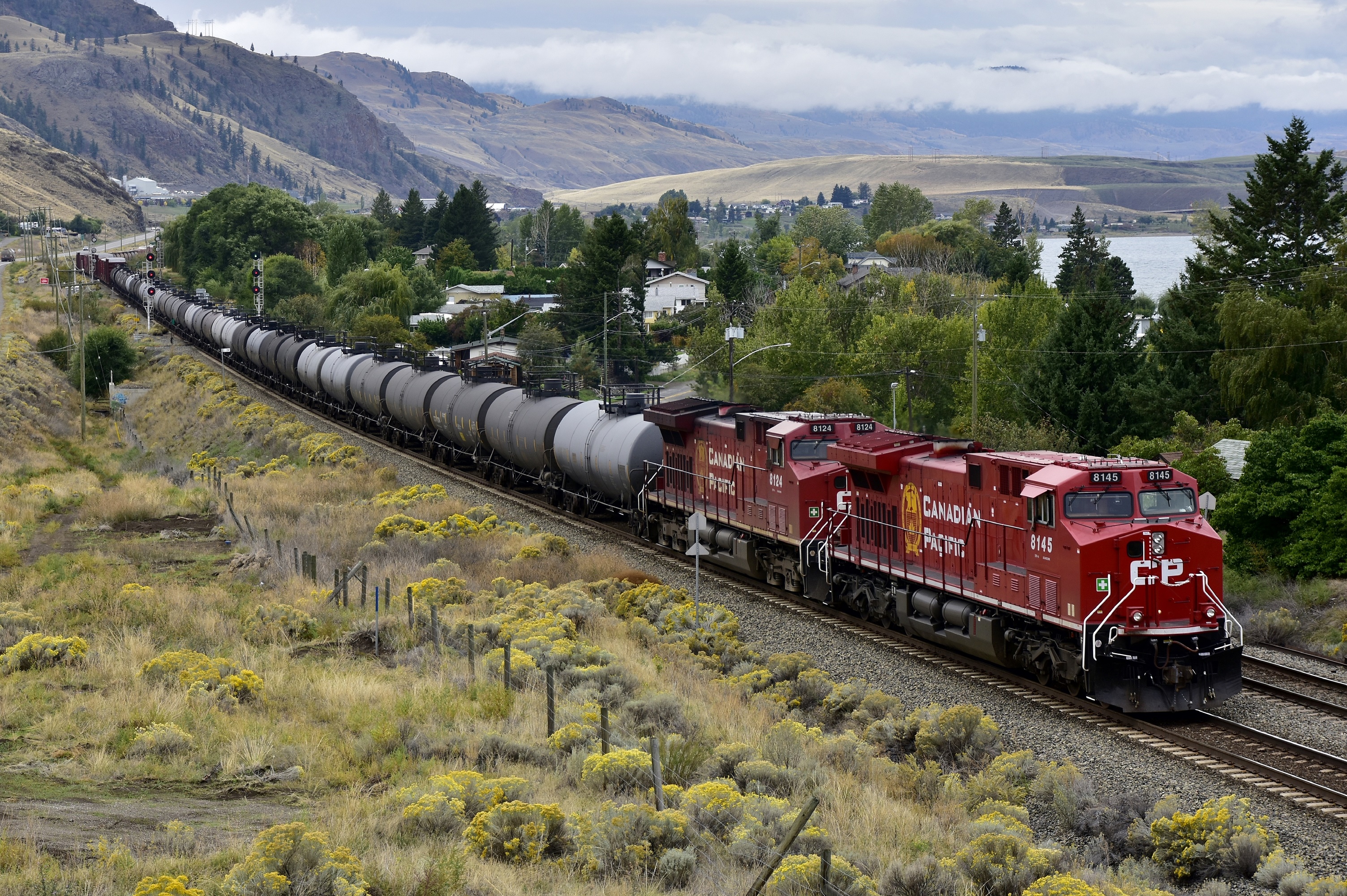 Railpictures.ca - Richard Hart Photo: A pair of AC4400CWM’s are seen ...