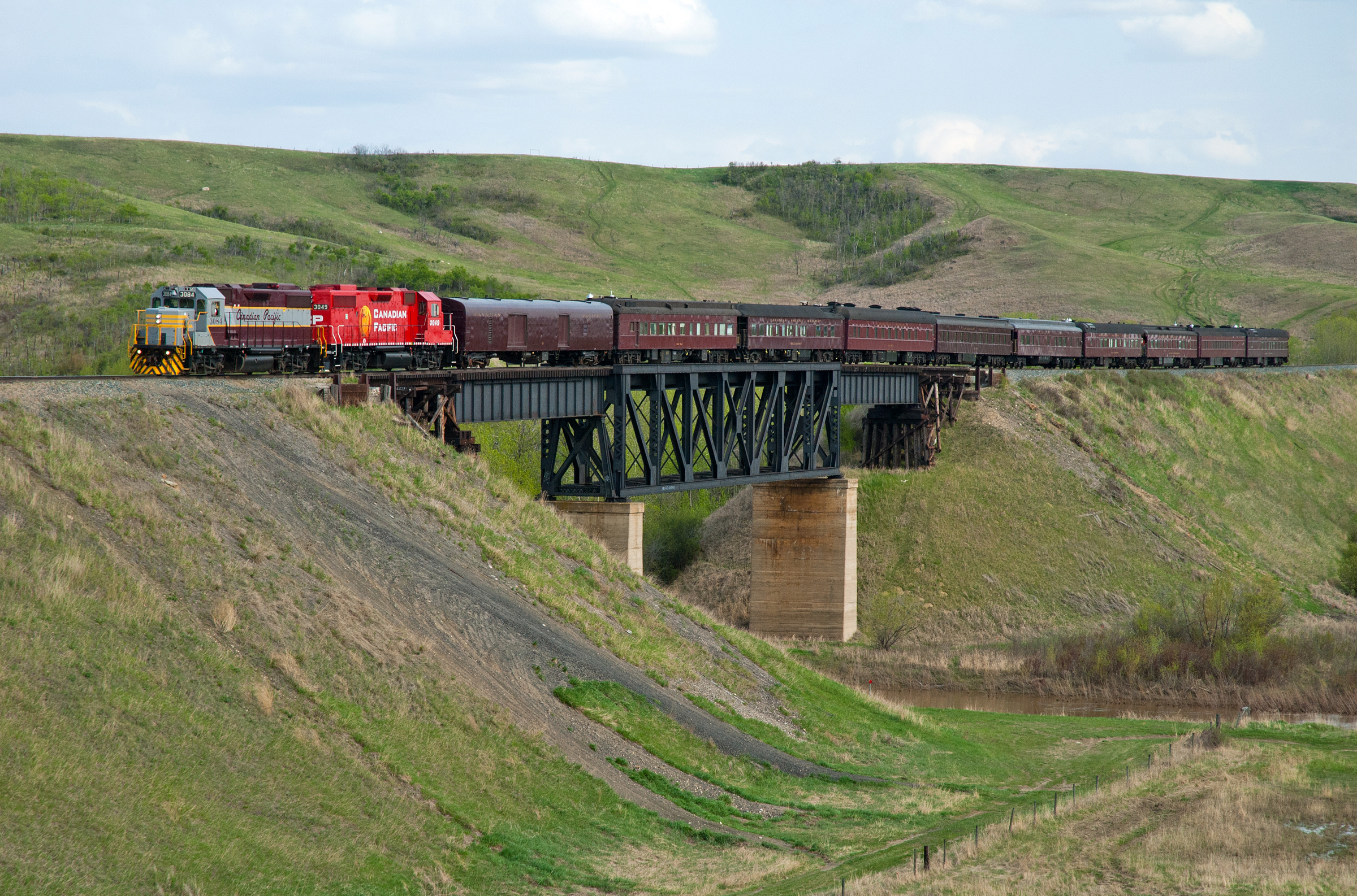 Railpictures.ca - Matt Watson Photo: A special move for a group of ...