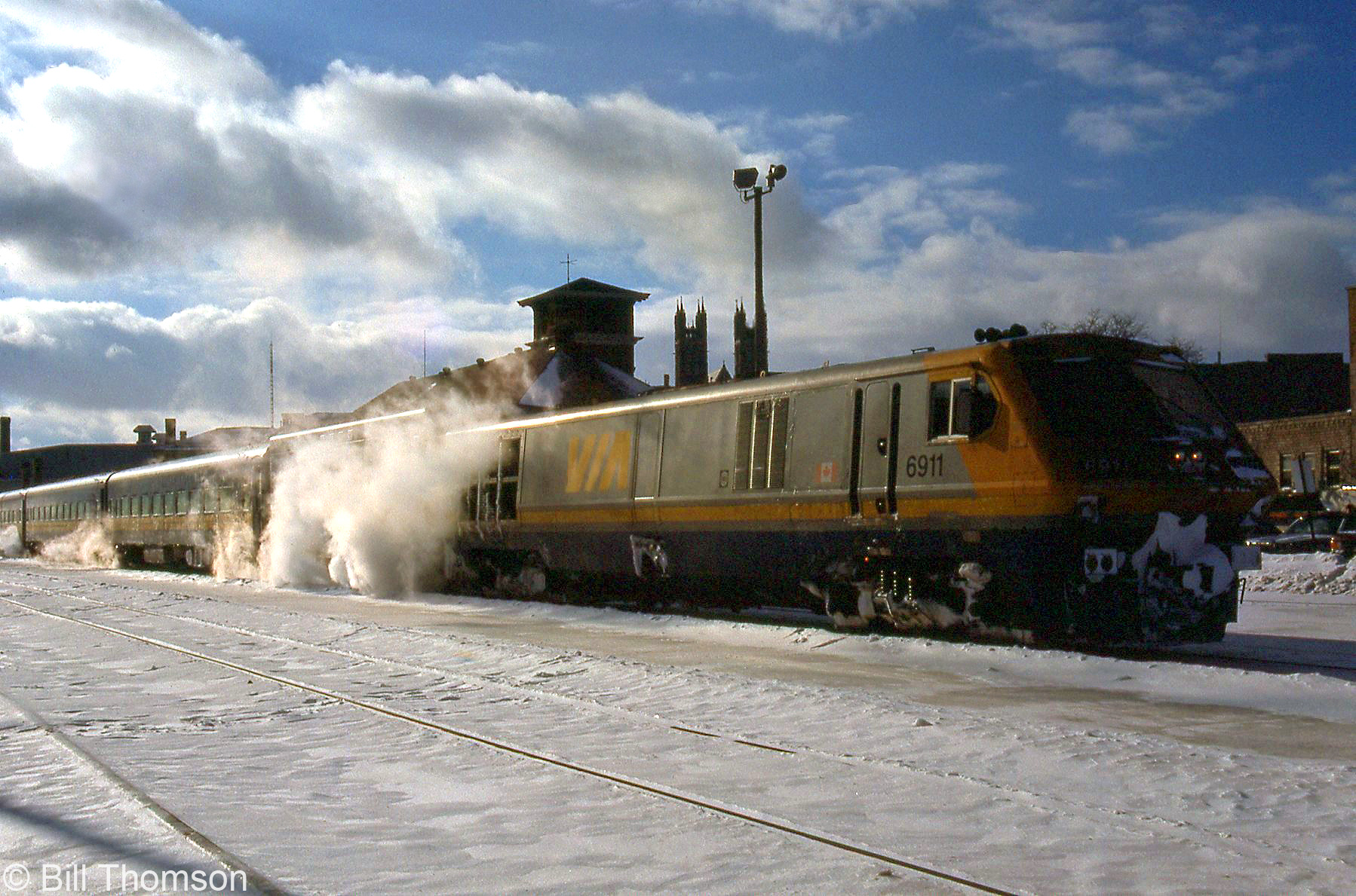 Railpictures.ca - Bill Thomson Photo: VIA LRC 6911 leads a steam-heated ...