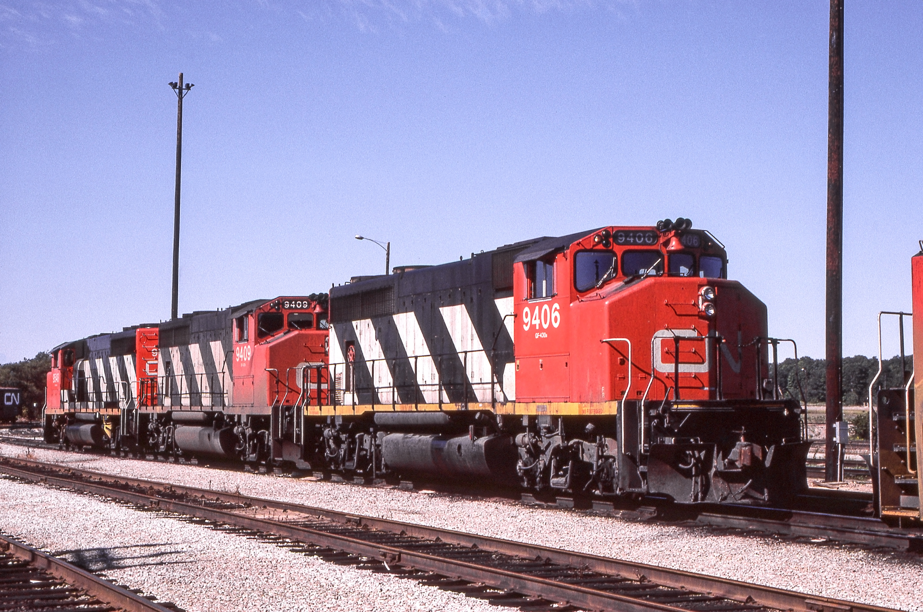 Railpictures.ca - Robert Farkas Photo: CN 9406, 9409, and 9548 are in ...