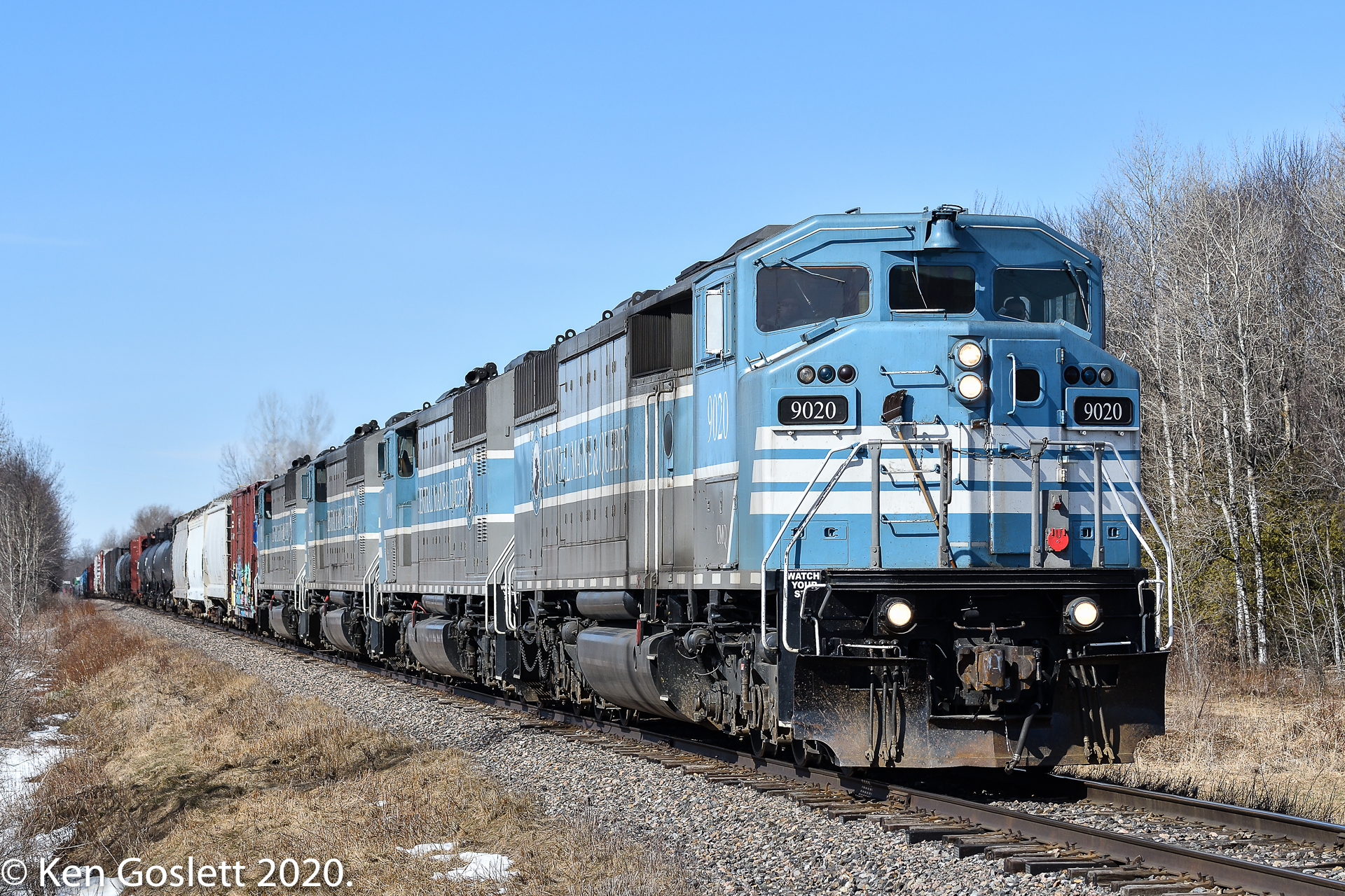 Railpictures.ca - Ken Goslett Photo: Four Blue Barns and 60+ cars on ...