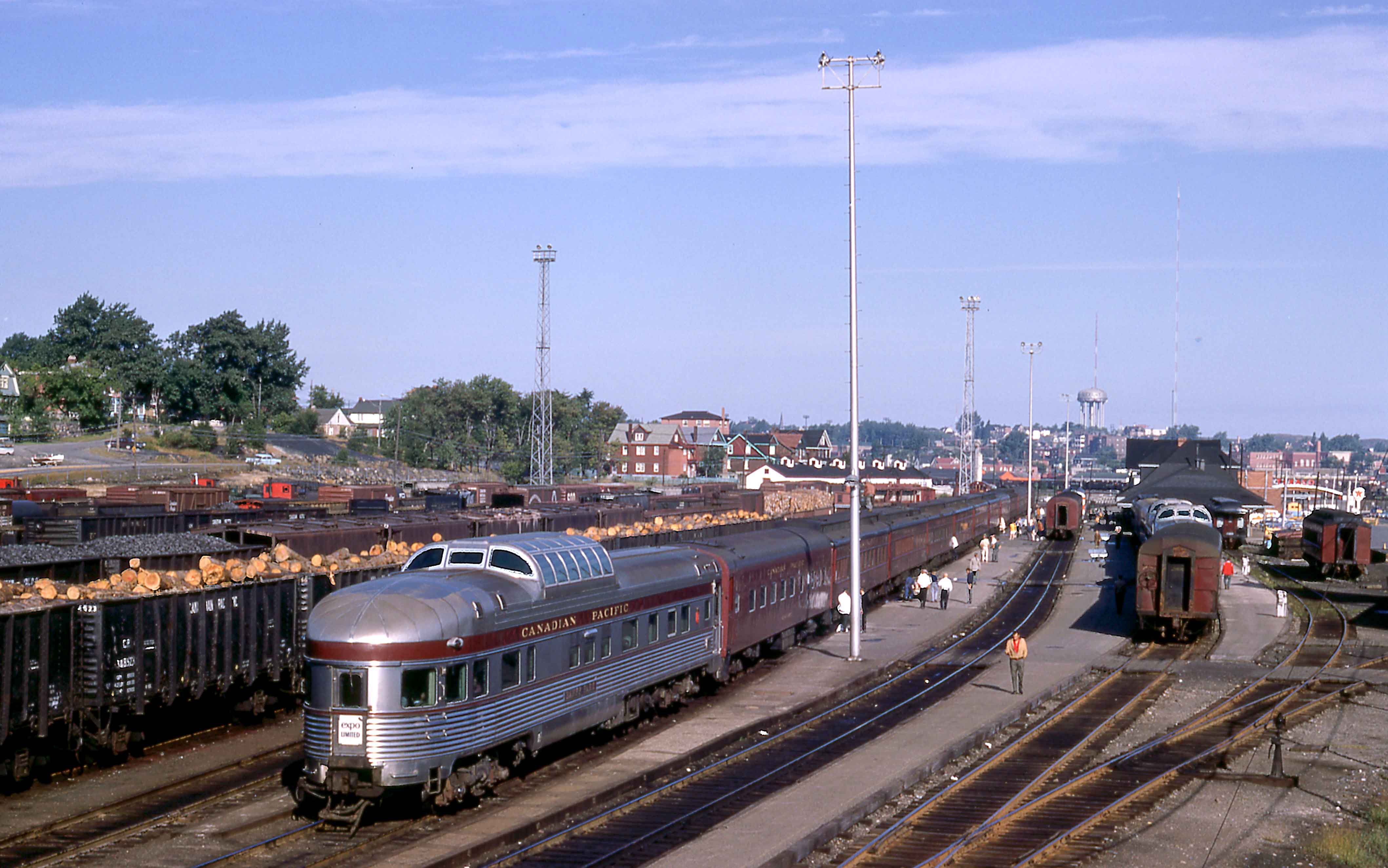 Railpictures.ca - Bill Linley Photo: The Paris Street overpass in ...