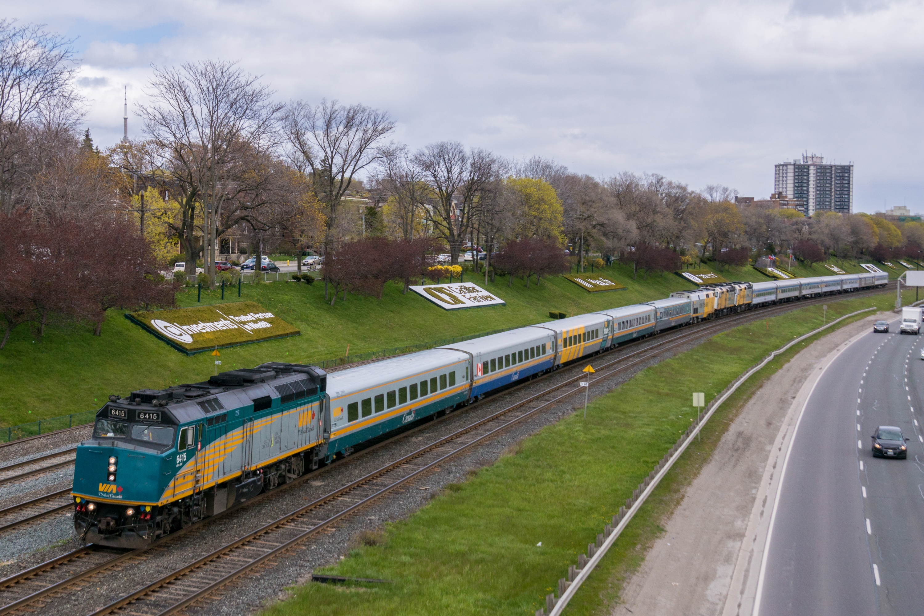 Railpictures.ca - David Vincent Photo: VIA 63 heads for the TMC after ...