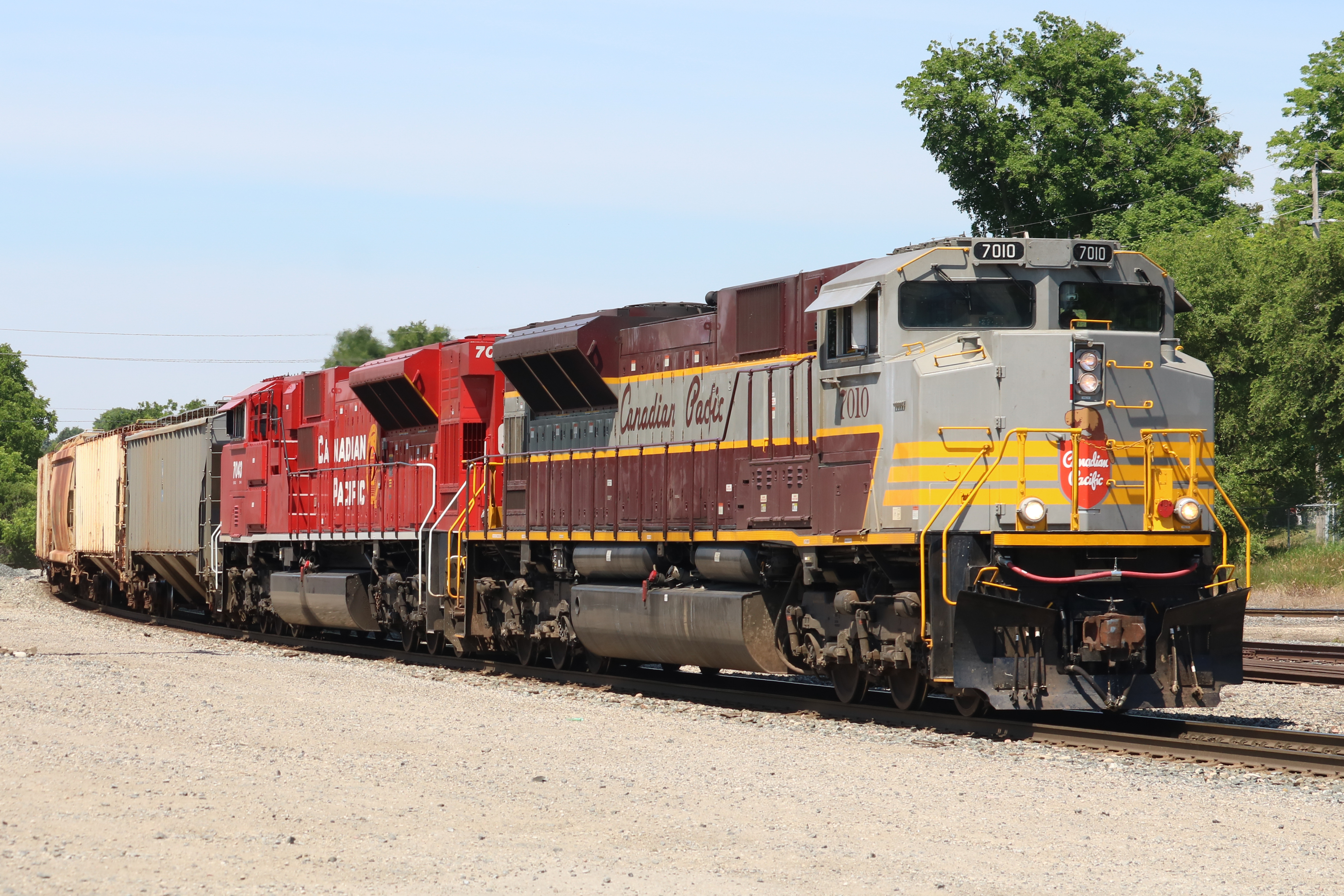 Railpictures.ca - Brian Bui Photo: CP 234 flies through Galt on their ...