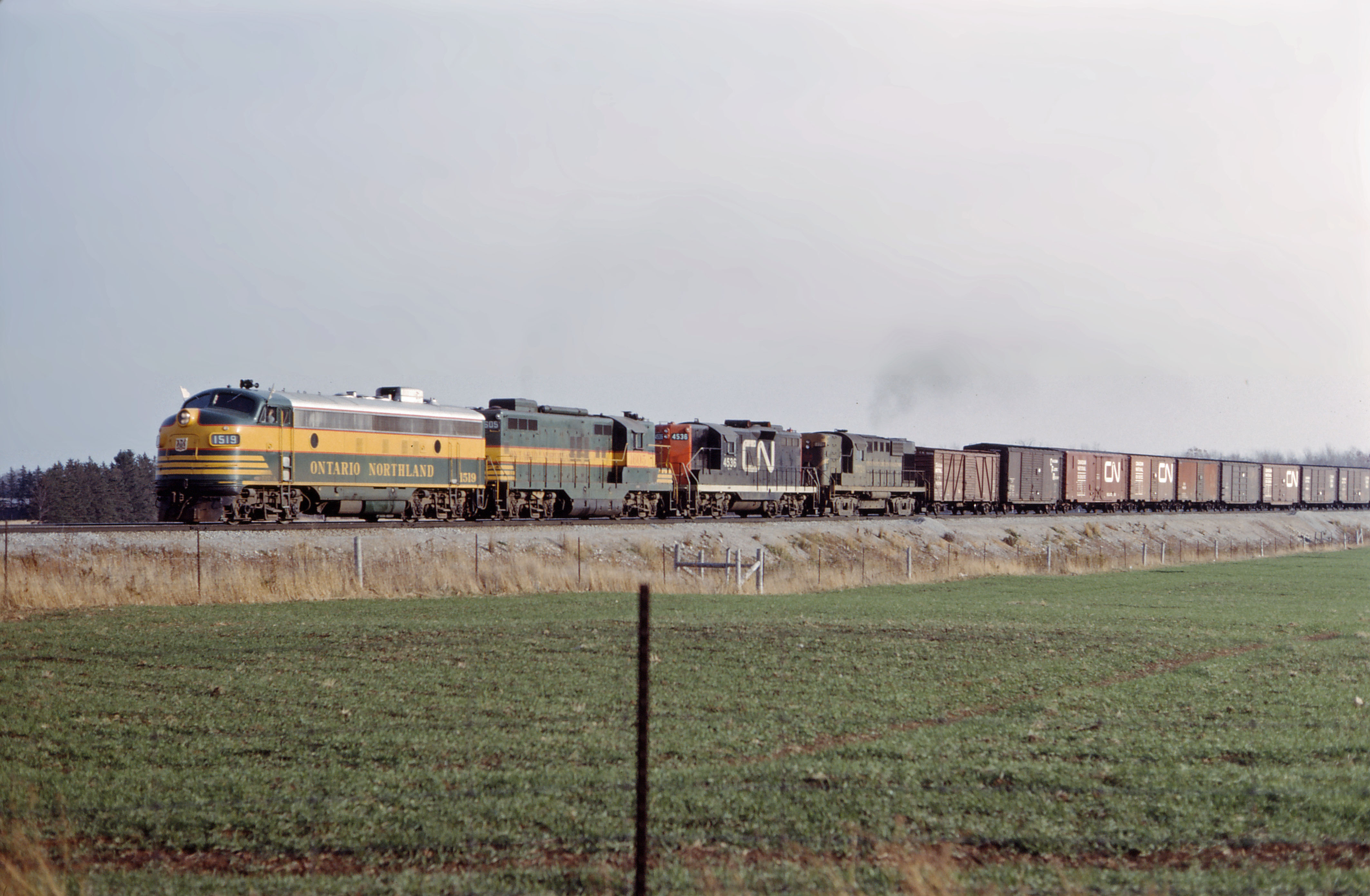 Railpictures.ca - Doug Page Photo: Sarnia-Toronto Yard train 496 moves ...