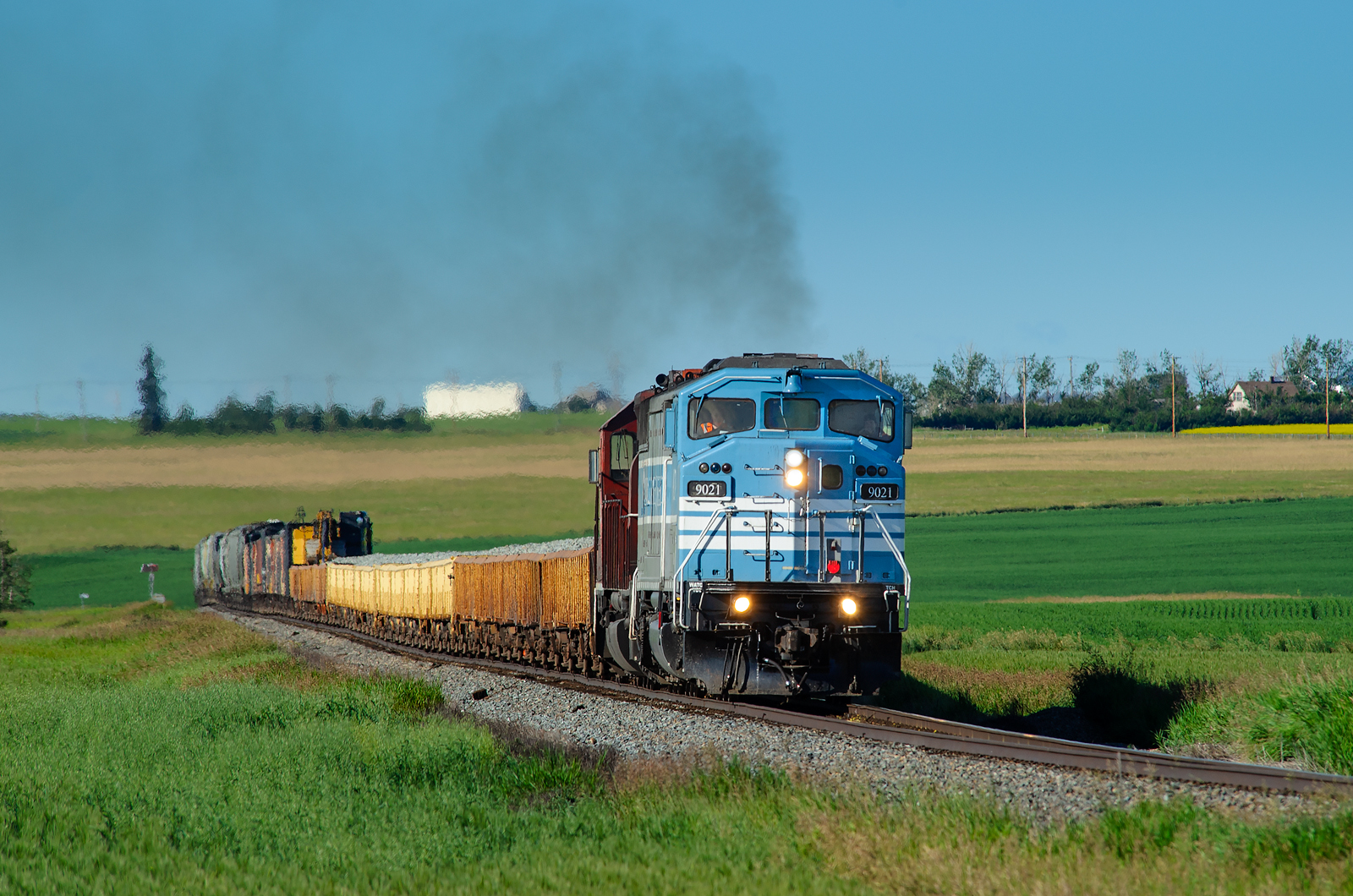 Railpictures.ca - Tim Stevens Photo: CMQ SD40-2F 9021 leads a loaded ...