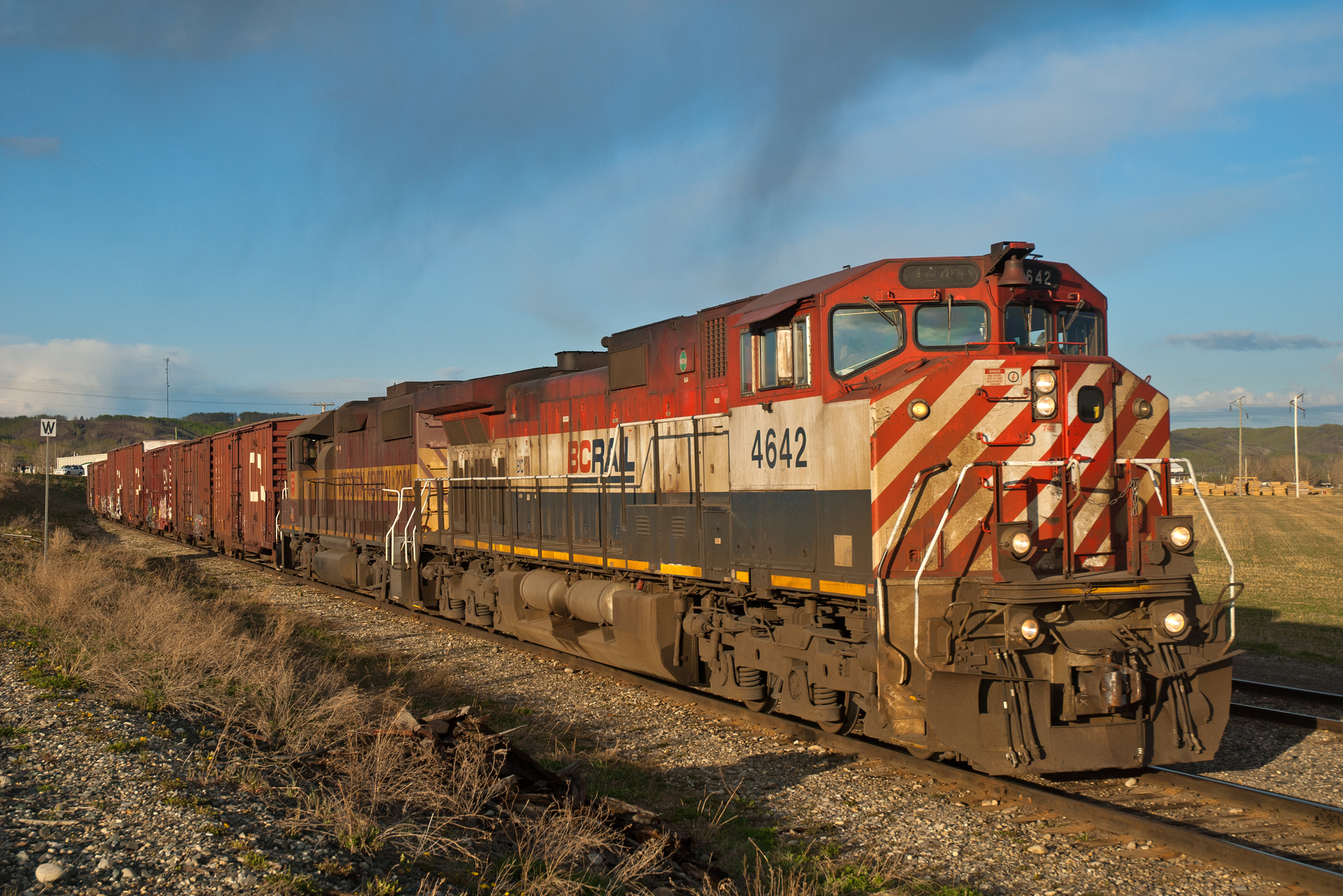 Railpictures.ca - Matt Watson Photo: BCOL 4642 and WC 2004 make up the ...