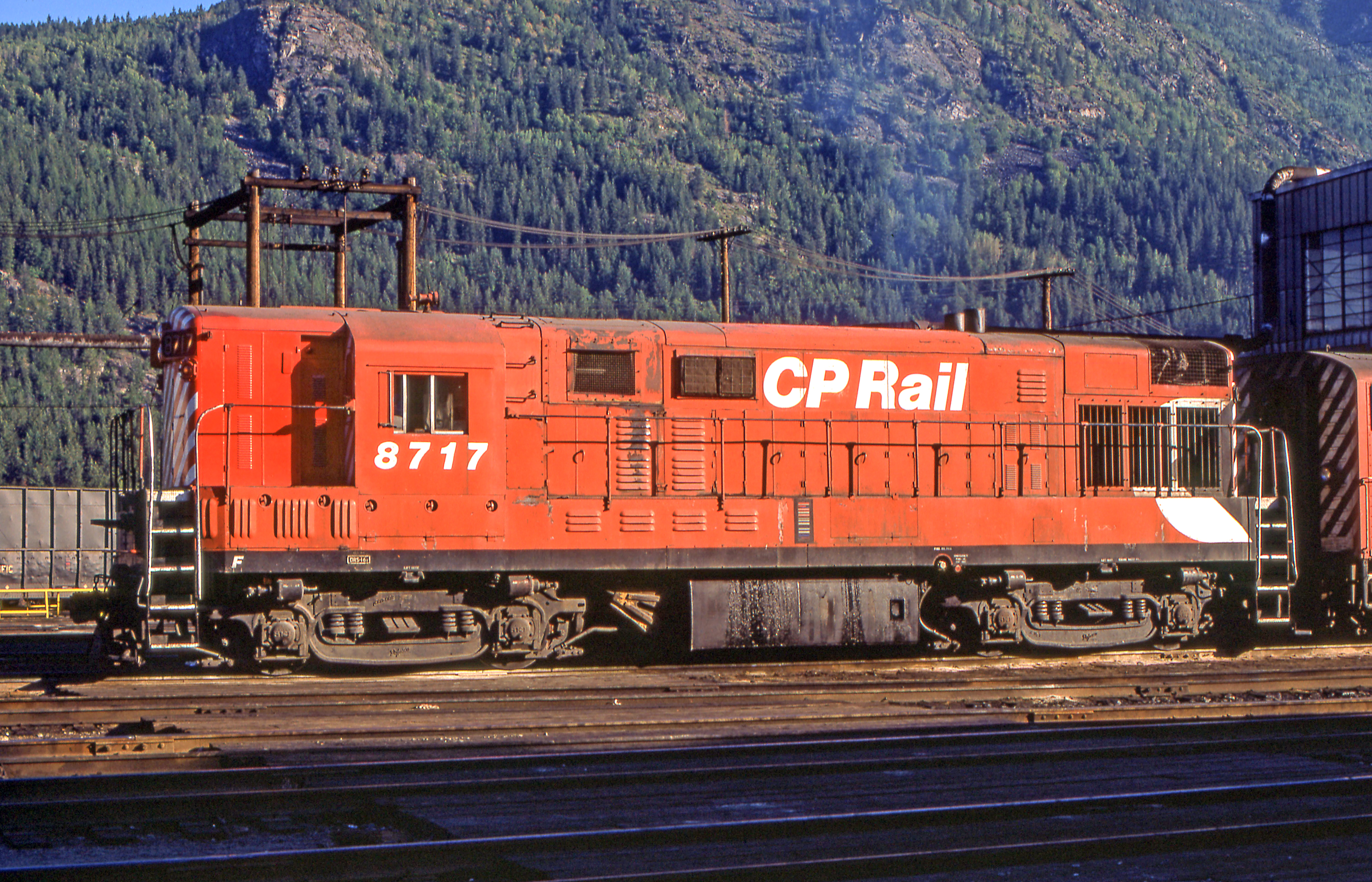 Railpictures.ca - Robert Farkas Photo: CP 8717 (CLC H16-44) is in ...
