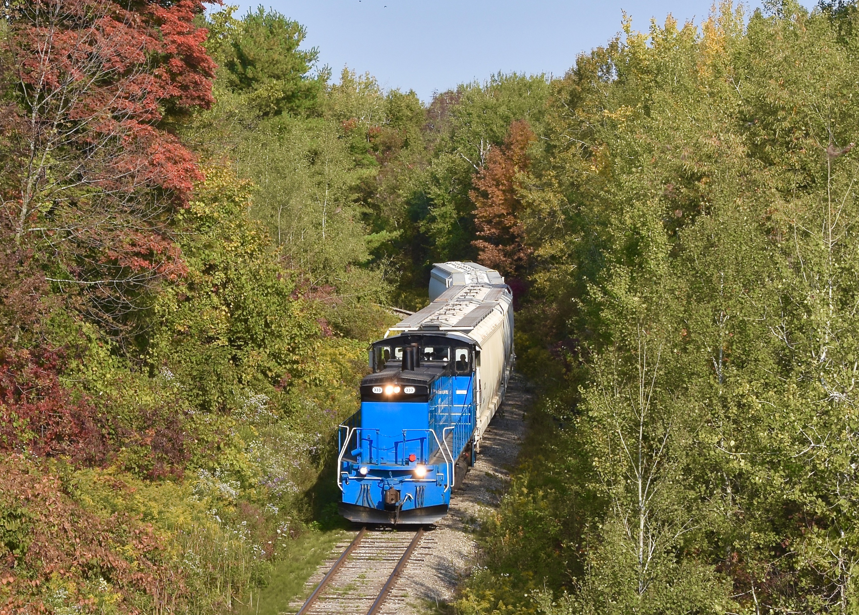 Railpictures.ca - Vintage2000 Photo: 10:24am on a rather cool Friday ...