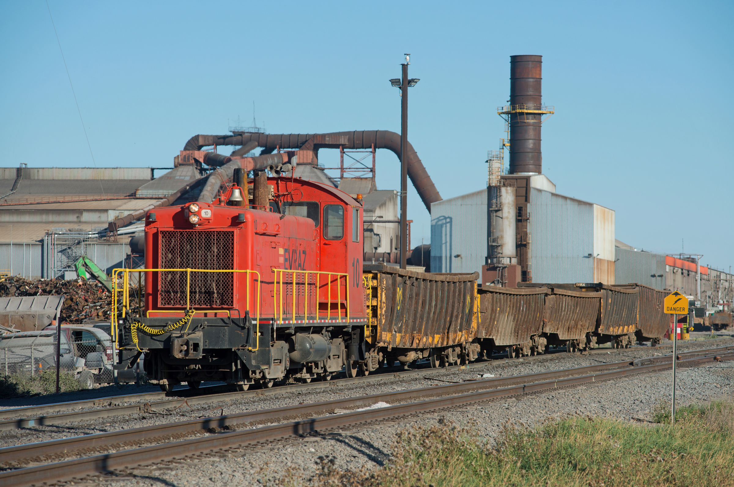 Railpictures.ca - Matt Watson Photo: EVRAZ #10 is seen moving a cut of ...