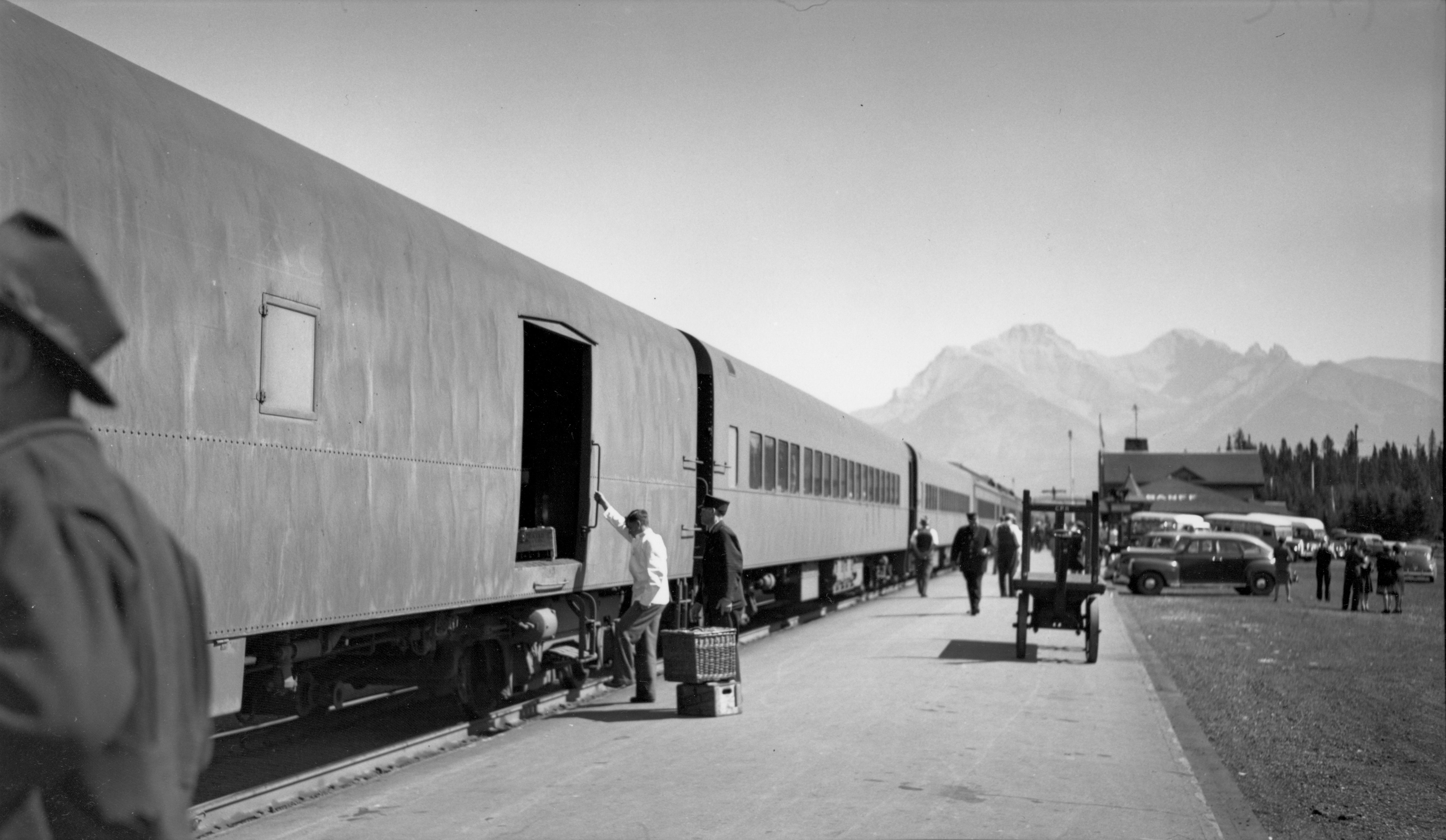Railpictures.ca - Andy Morin Photo: New cars on second section of train ...
