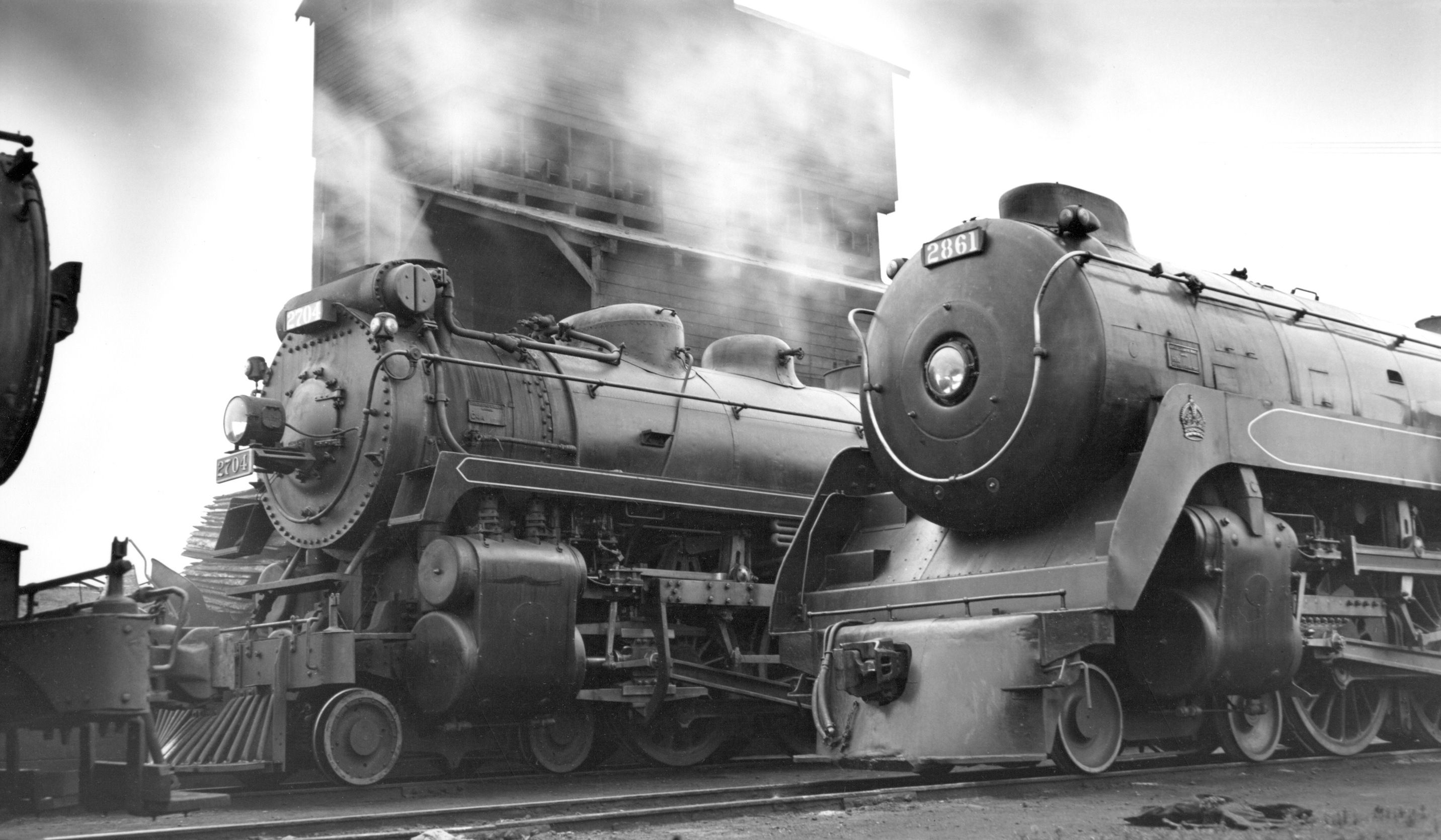 Railpictures.ca - Andy Morin Photo: Engines 2704 and 2861 at Drake ...