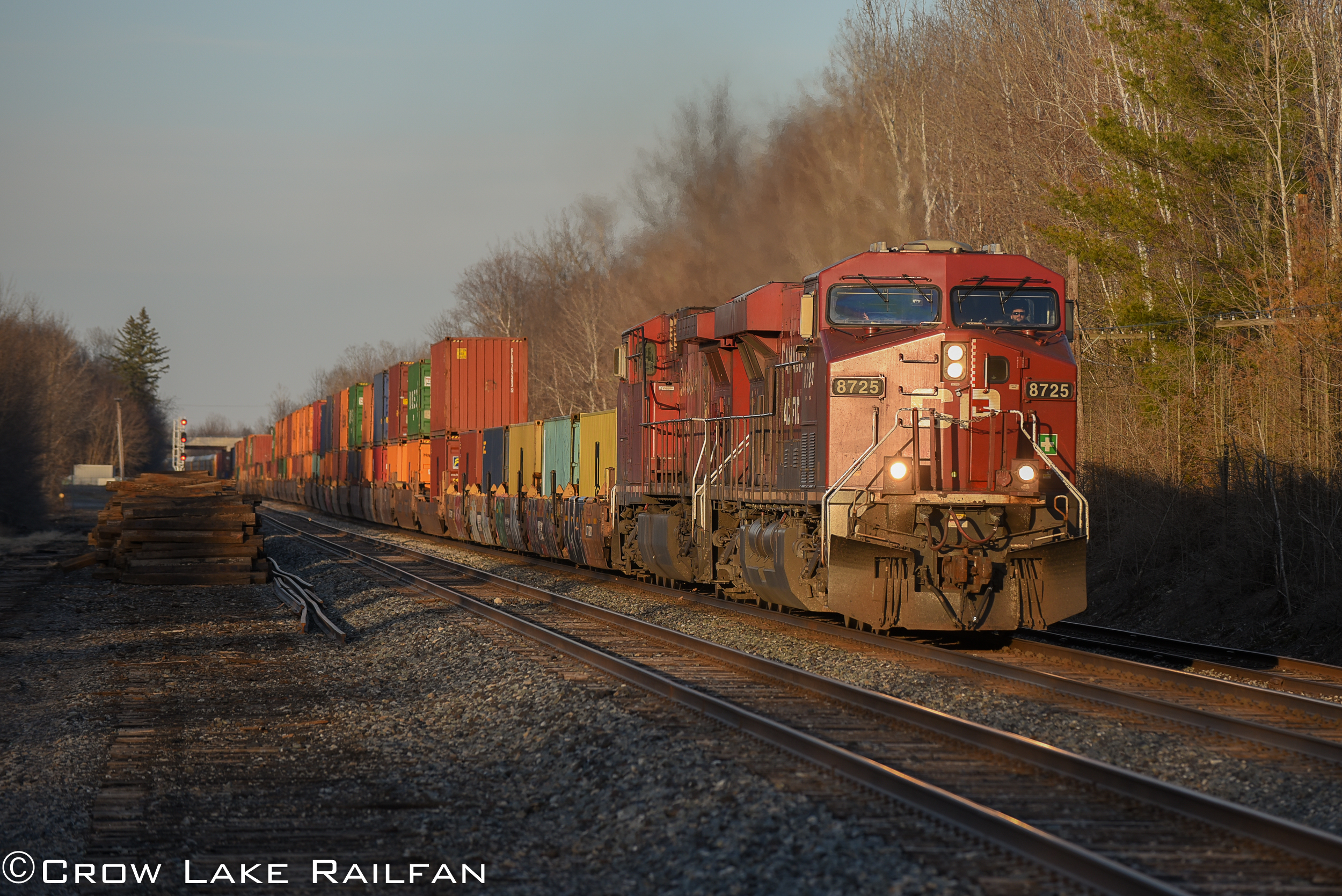 Railpictures.ca - William Rolston Photo: As the sun slowly sinks into ...
