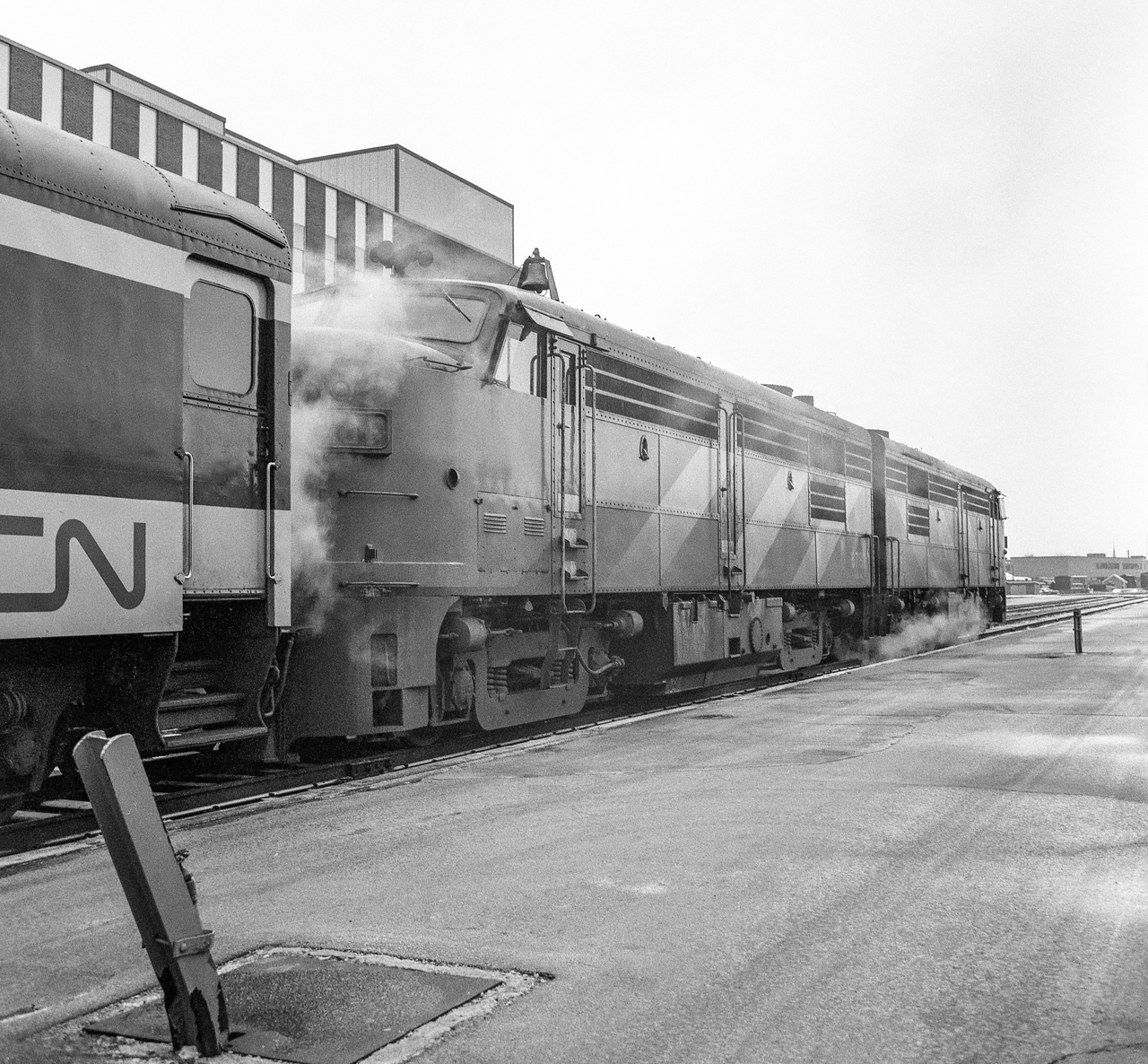 Railpictures.ca - Robert Farkas Photo: An eastbound CN passenger train ...
