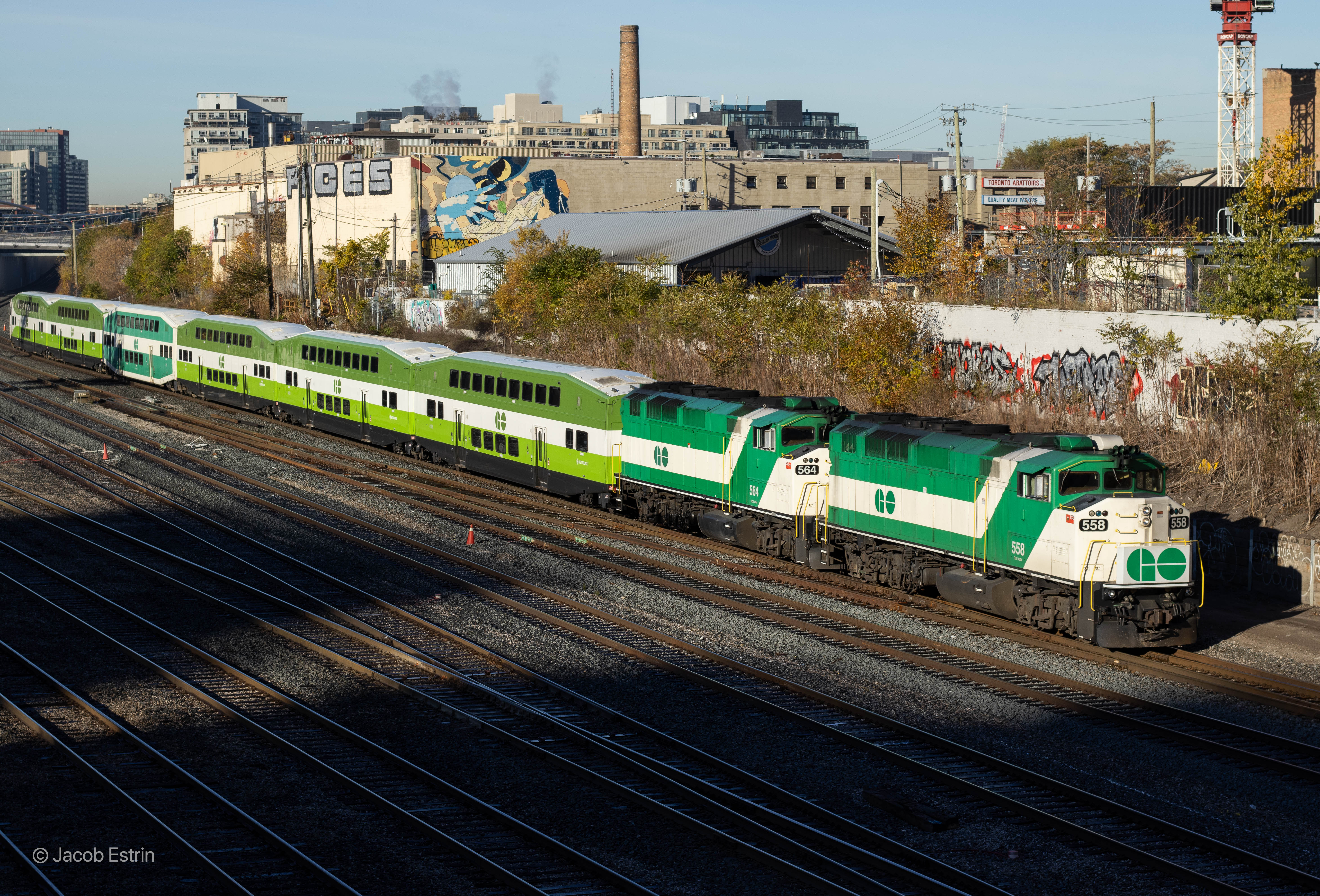 Railpictures.ca - J.E. Photo: GO 3760- the Union-bound Kitchener train ...
