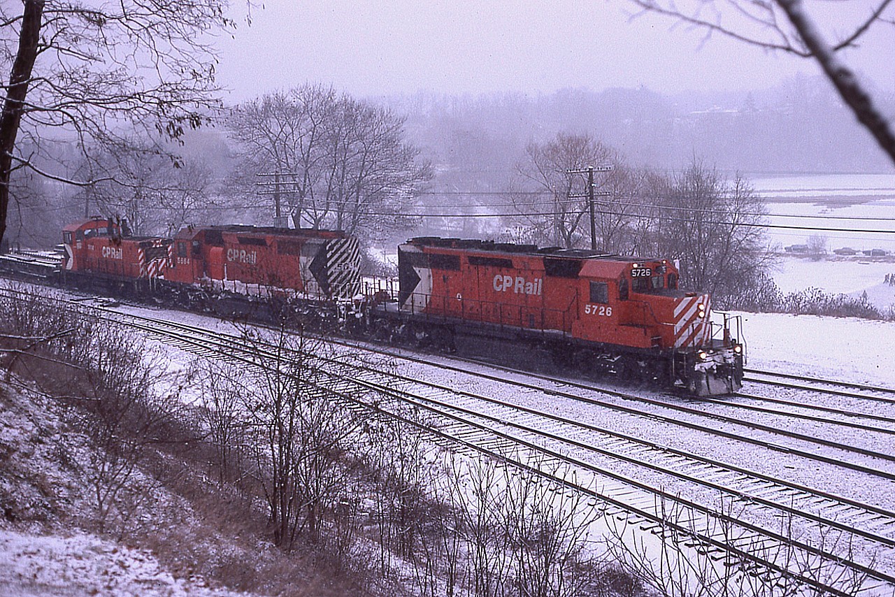 Railpictures.ca - A.W.Mooney Photo: Today it finally felt a bit like ...