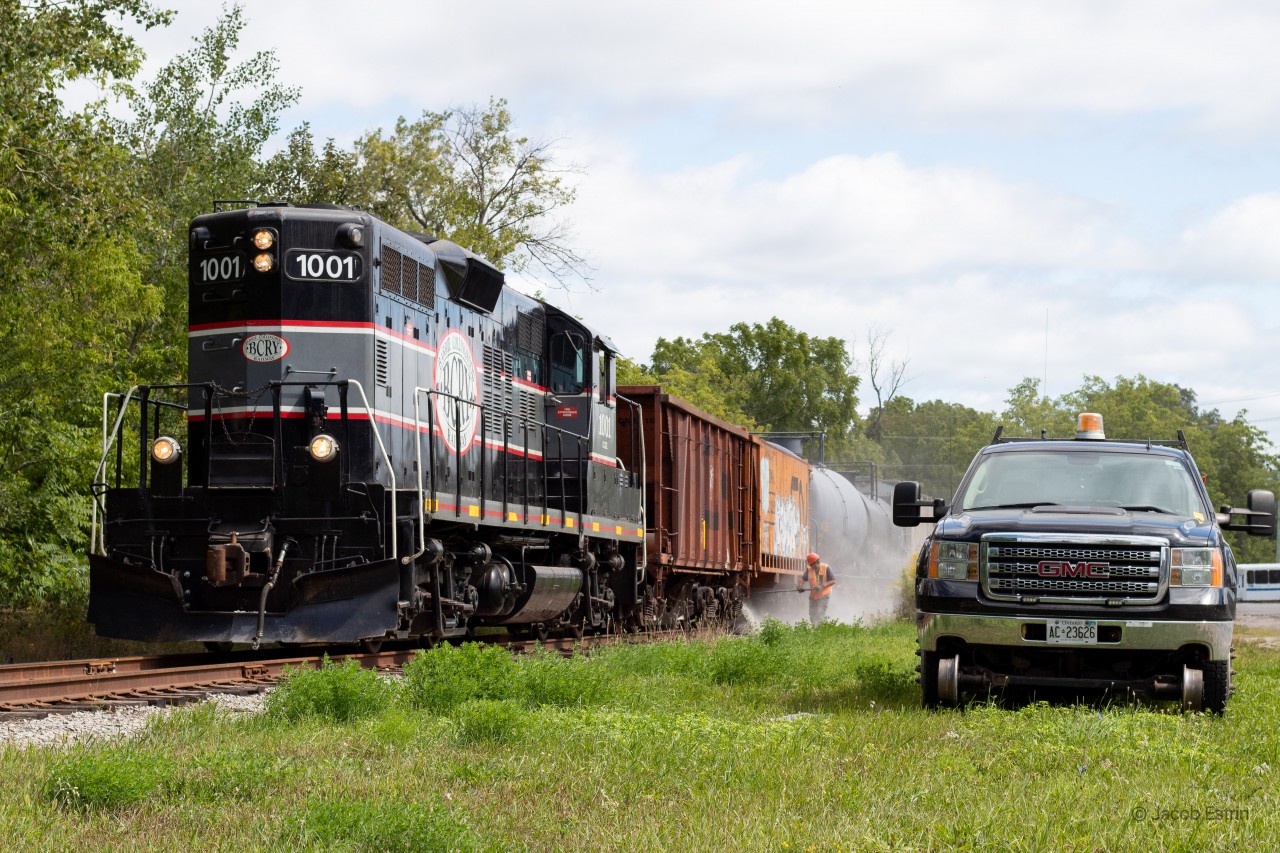Railpictures.ca - J.E. Photo: CCGX 1001 is seen crawling West along the ...
